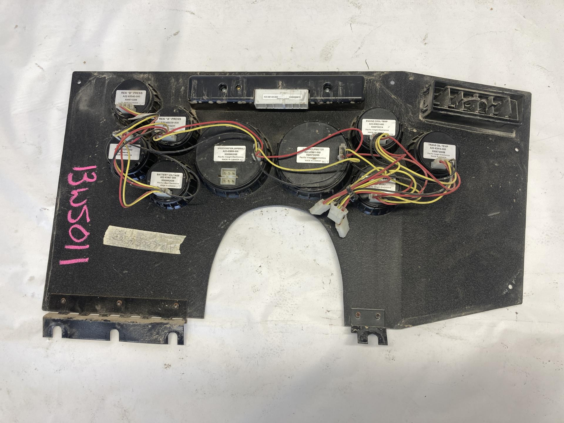 A18-62054-10Z | Western Star Trucks 4700 Speedometer Instrument Cluster for