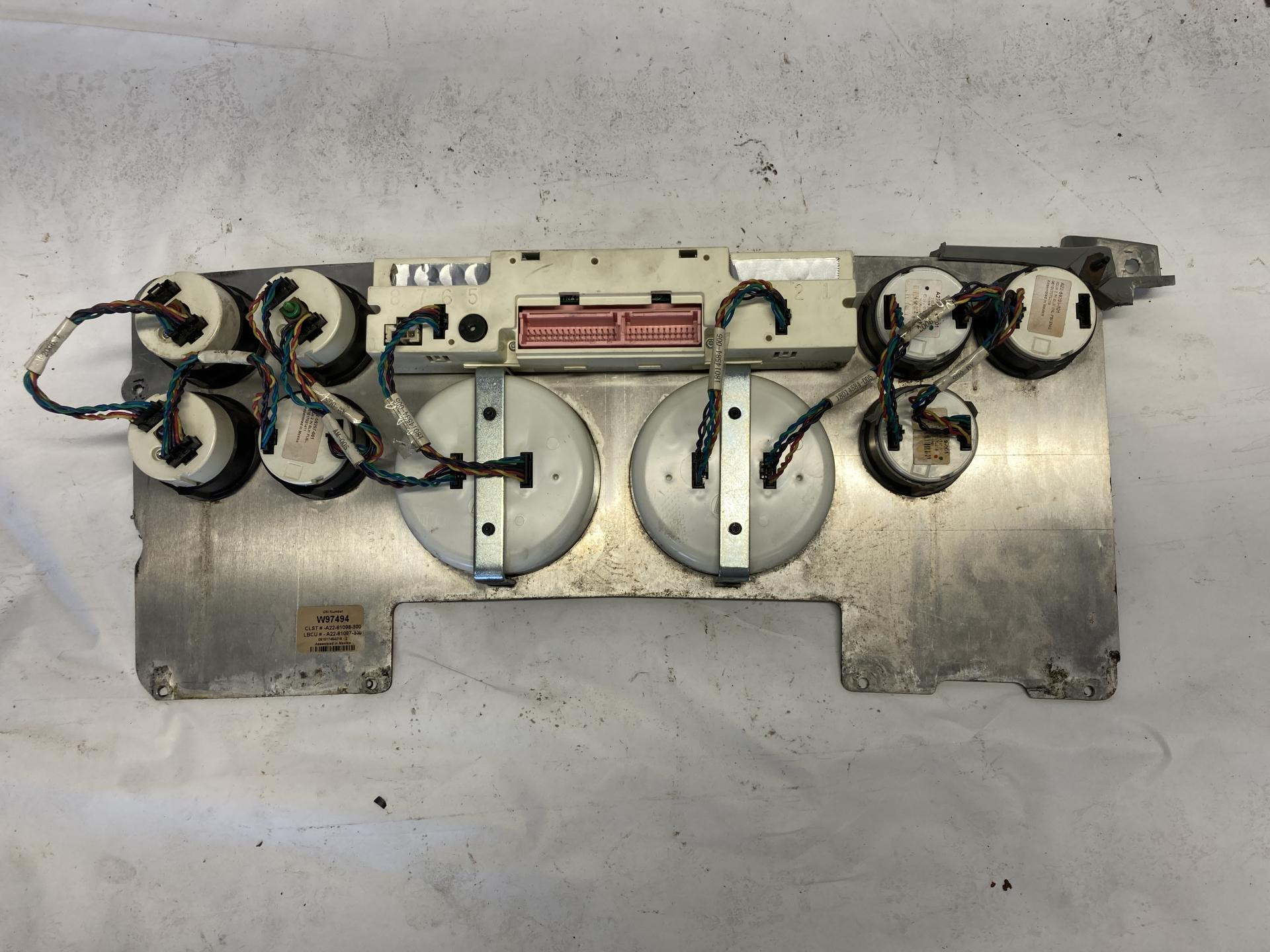 A22-61098-300 | Freightliner C120 CENTURY Speedometer Instrument Cluster fo
