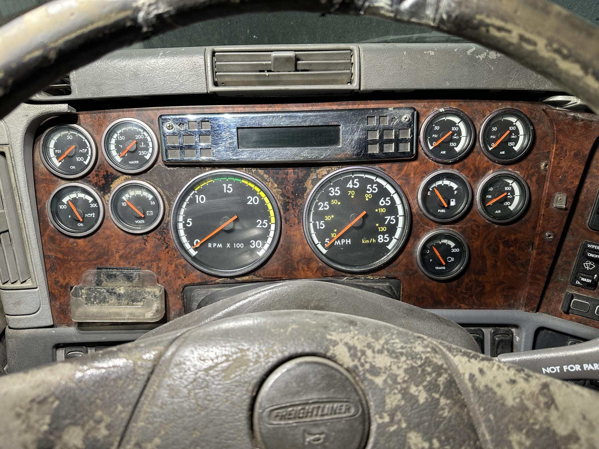 A22-61098-302 | Freightliner C120 CENTURY Speedometer Instrument Cluster fo