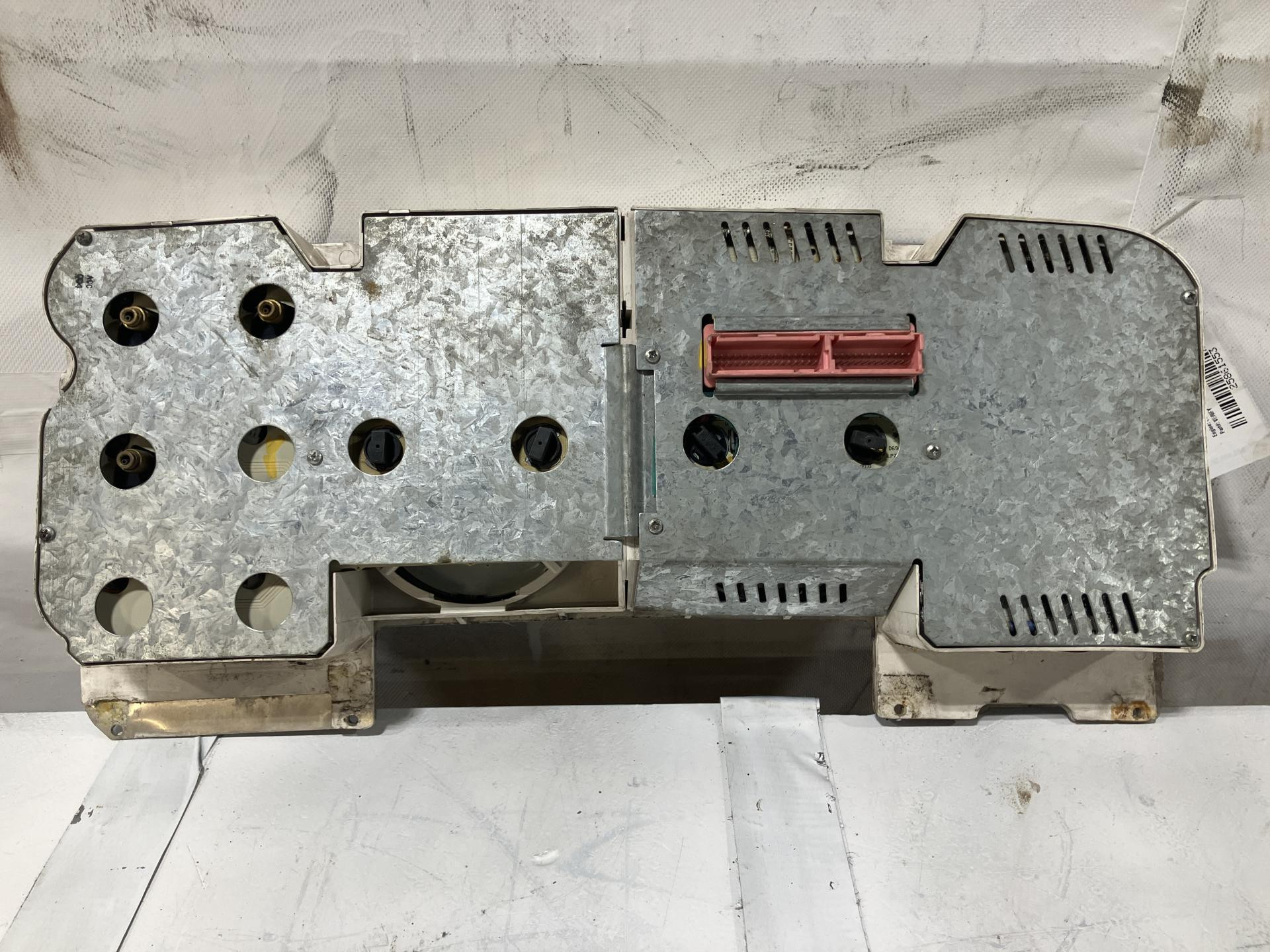 A22-61098-302 | Freightliner C120 CENTURY Speedometer Instrument Cluster fo