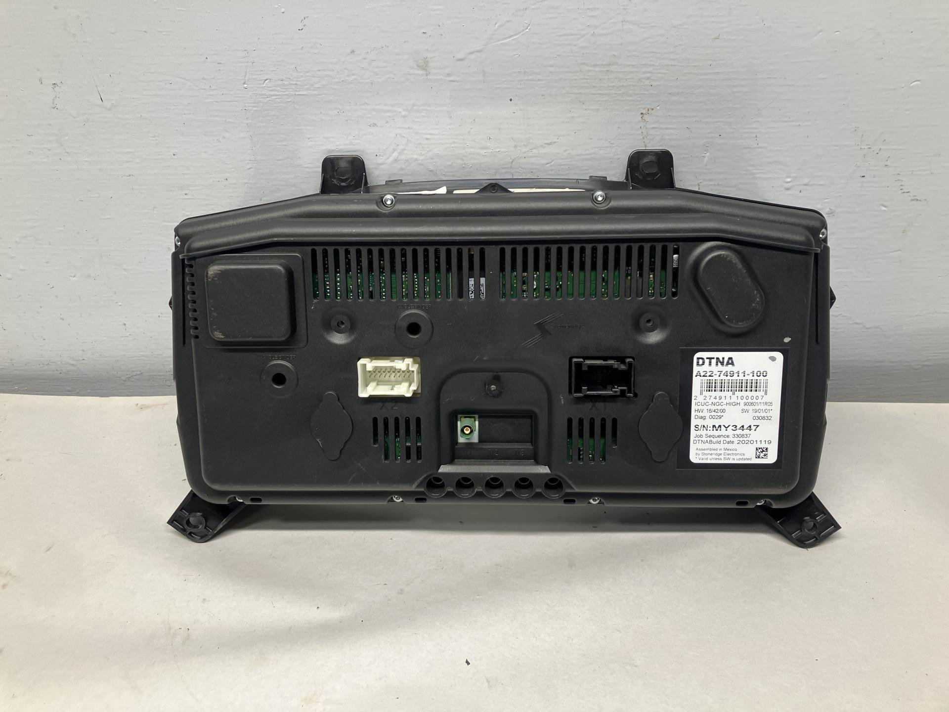 A22-74911-100 | Freightliner CASCADIA Speedometer Instrument Cluster for Sa