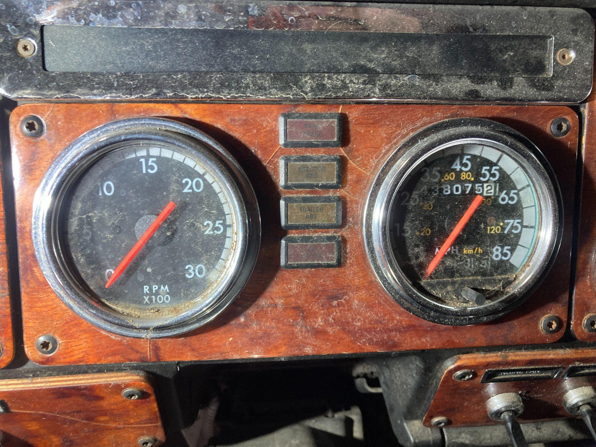 Freightliner CLASSIC XL Speedometer Instrument Cluster for Sale
