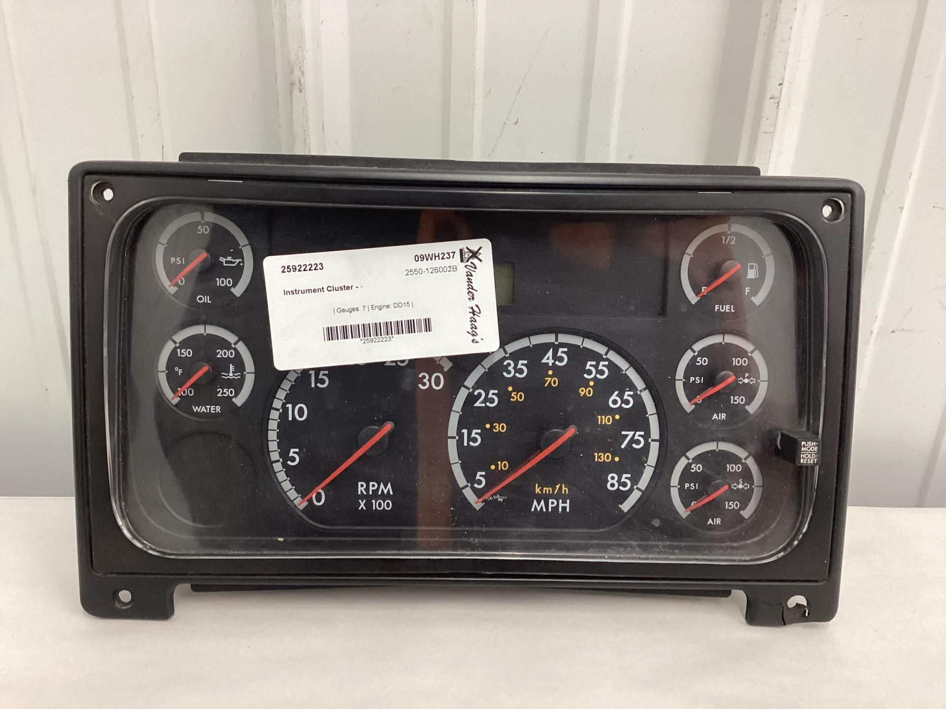 20080904 | Freightliner COLUMBIA 120 Speedometer Instrument Cluster for Sal