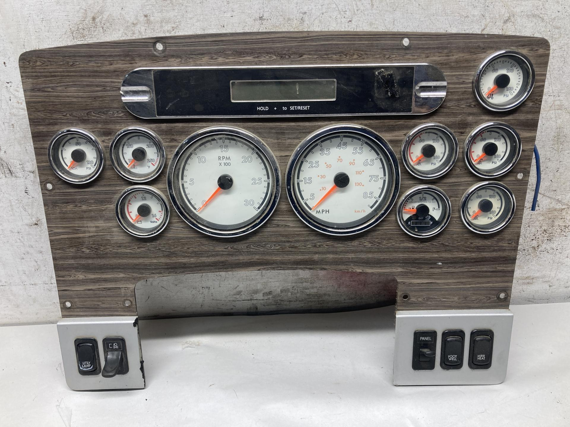 A22-66228-100 | Freightliner CORONADO Speedometer Instrument Cluster for Sa