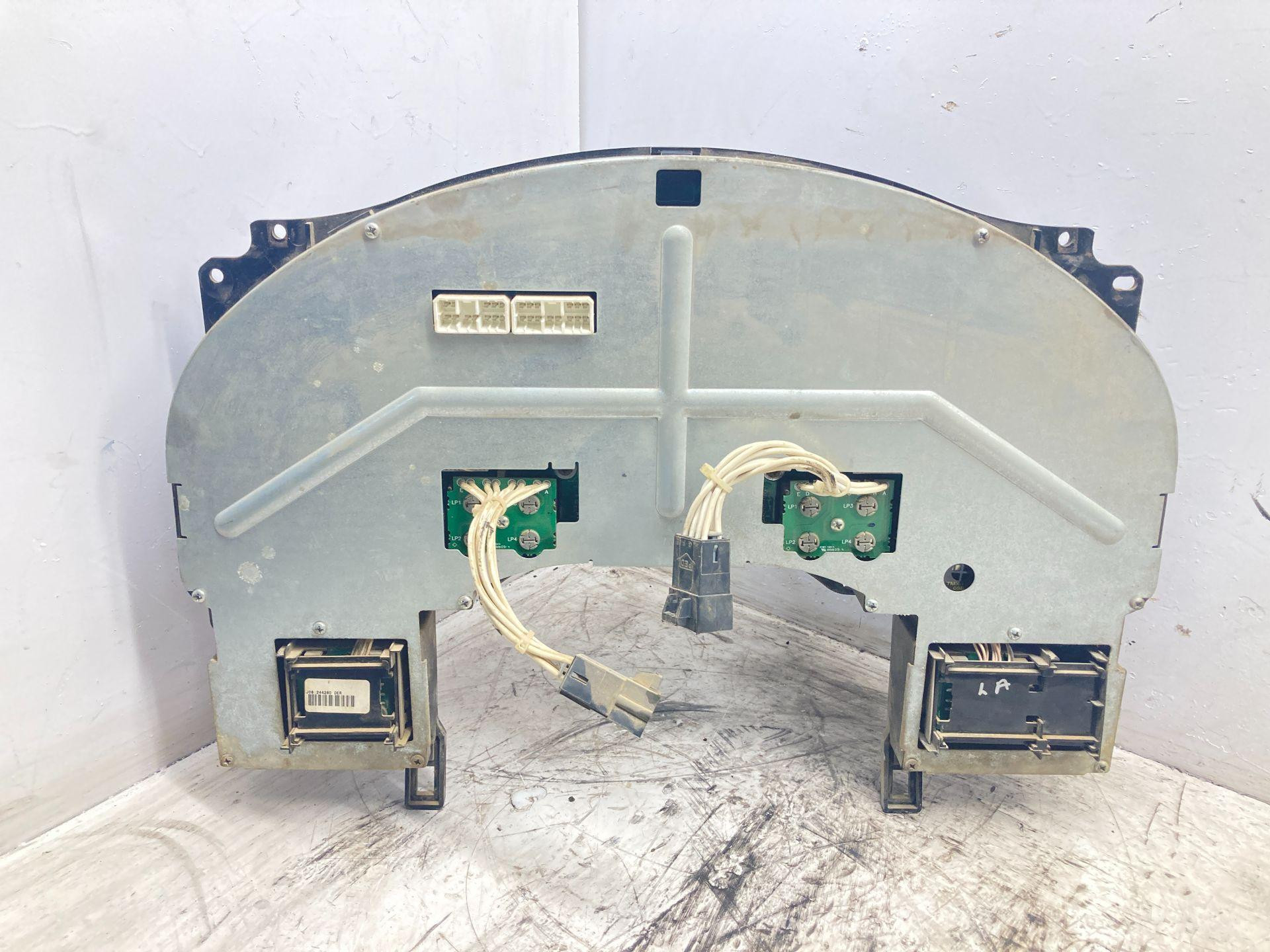 5011011R92 | International DURASTAR (4400) Speedometer Instrument Cluster f