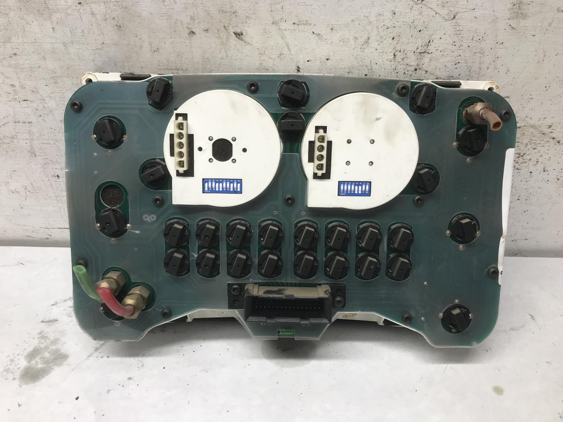 6805404311 | Freightliner FL70 Speedometer Instrument Cluster for Sale