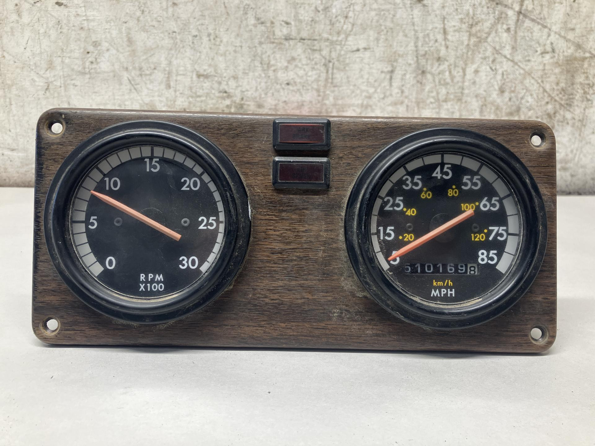 N/A | Freightliner FLD120 CLASSIC Speedometer Instrument Cluster for Sale