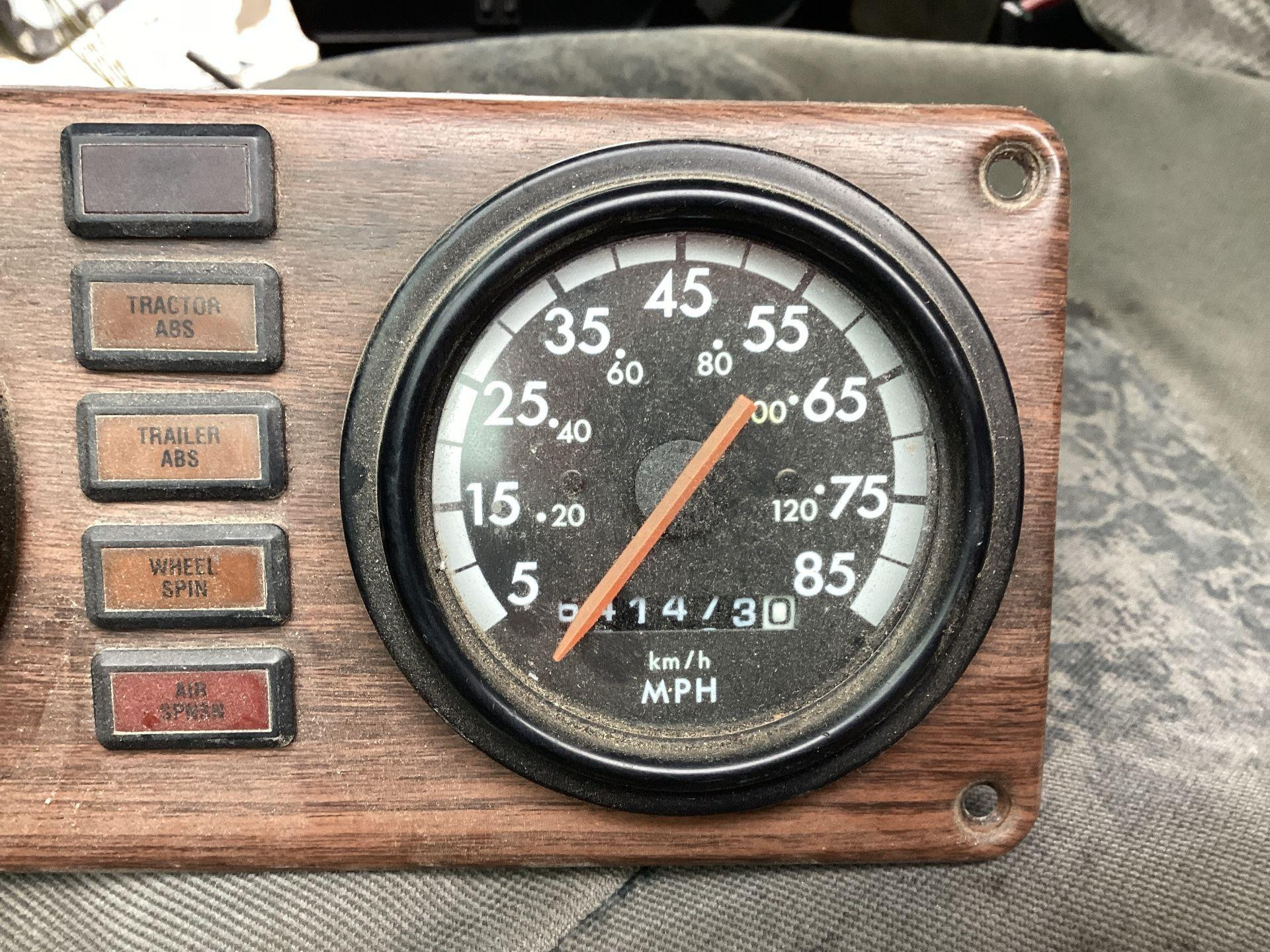 Freightliner FLD120 Speedometer for Sale
