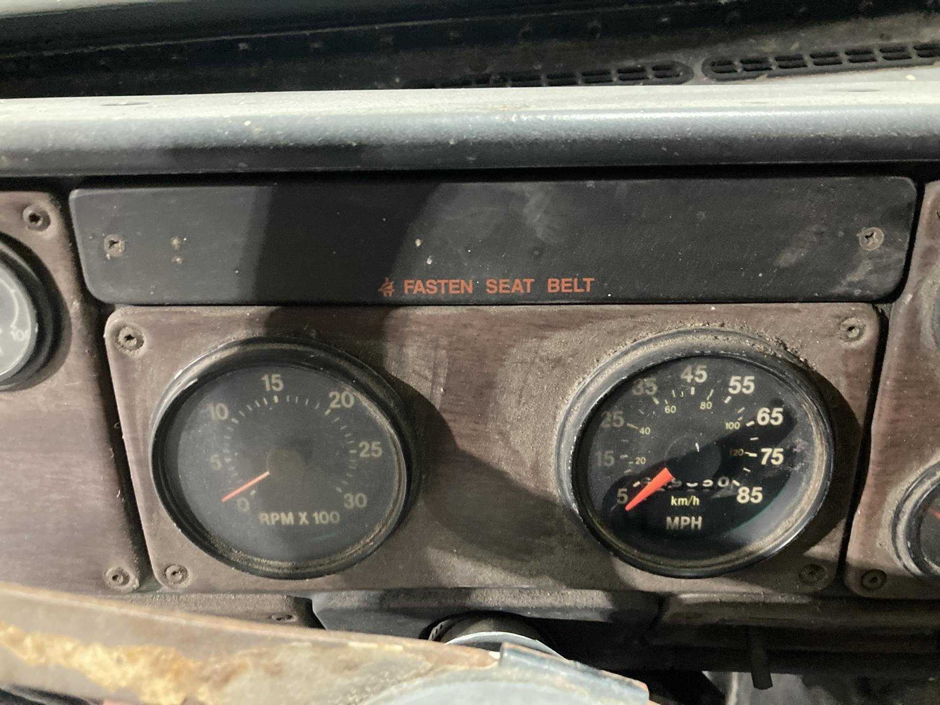 Freightliner FLD120 Speedometer Instrument Cluster for Sale