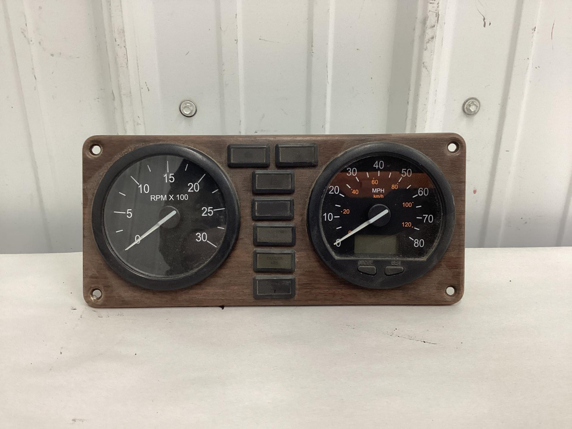 A22-58819-000 | Freightliner FLD120SD Speedometer Instrument Cluster for Sa