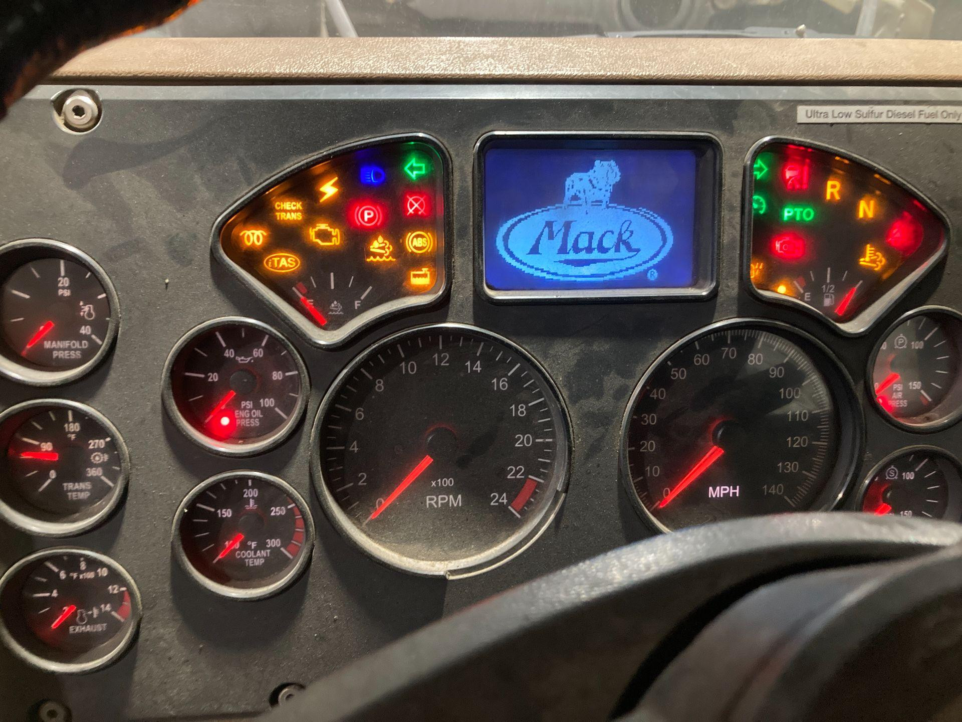 Mack GU813 Speedometer Instrument Cluster for Sale