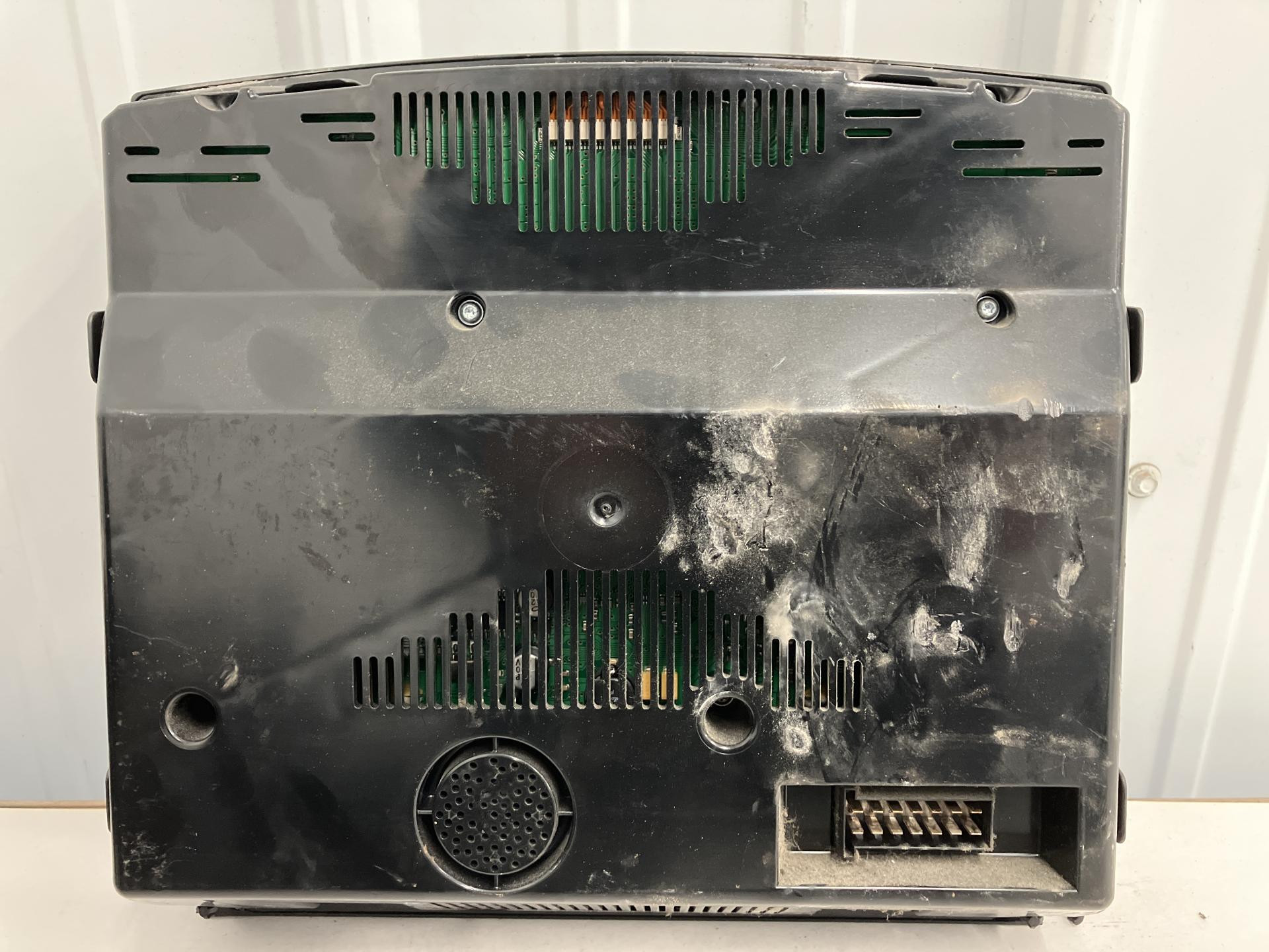 Q43-1116-1-2-105 | Kenworth T440 Speedometer Instrument Cluster for Sale