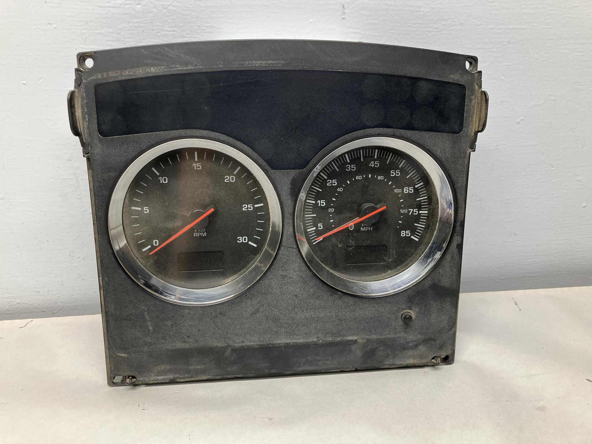 Q43-1095-1-100 | Kenworth C500 Speedometer Instrument Cluster for Sale
