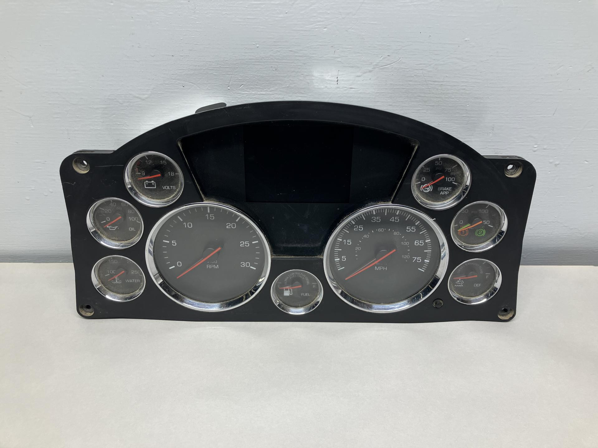 Q43-113-1-1-108 | Kenworth T880 Speedometer Instrument Cluster for Sale
