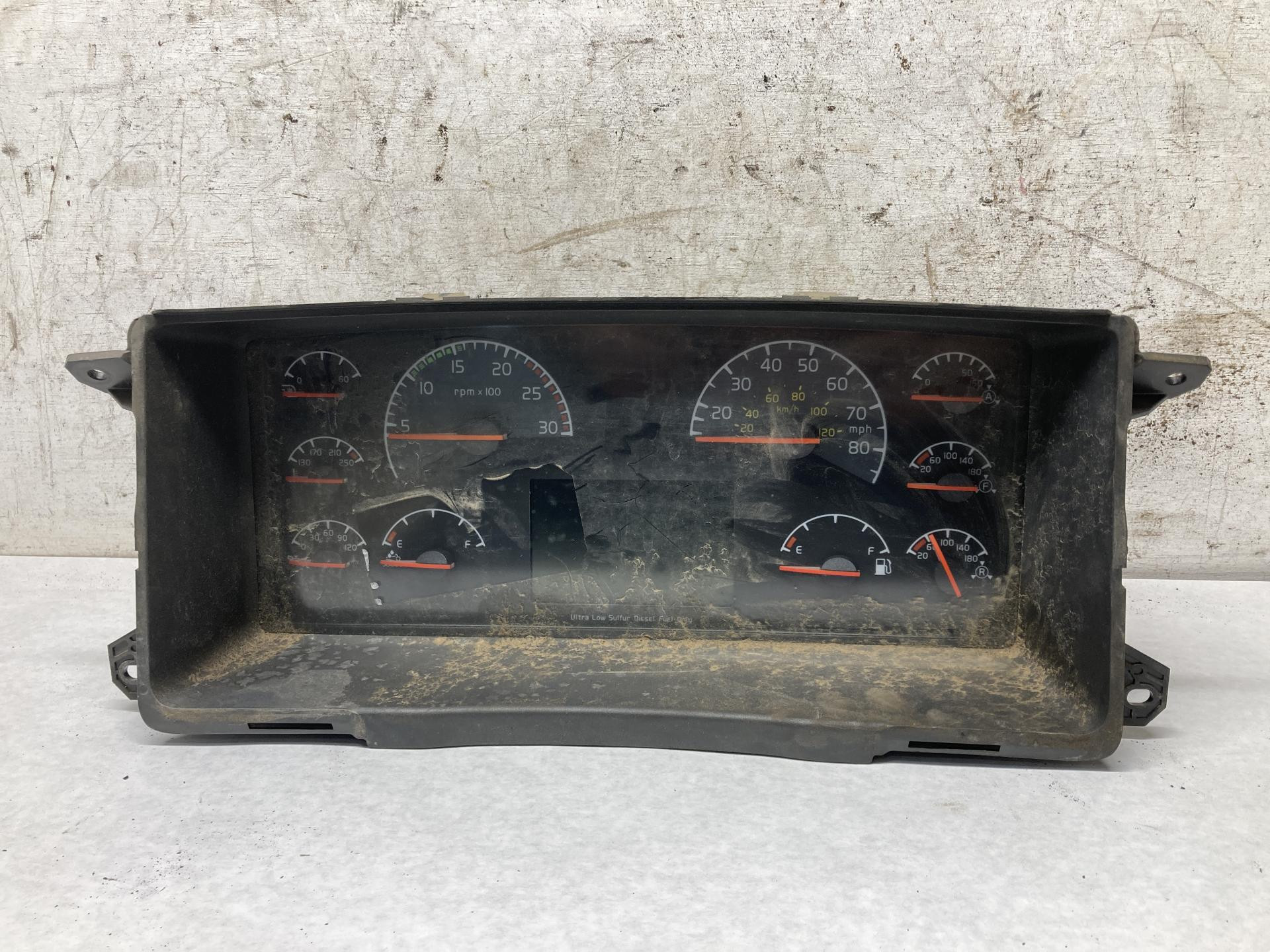 21546090-P02 | Volvo VHD Speedometer Instrument Cluster for Sale