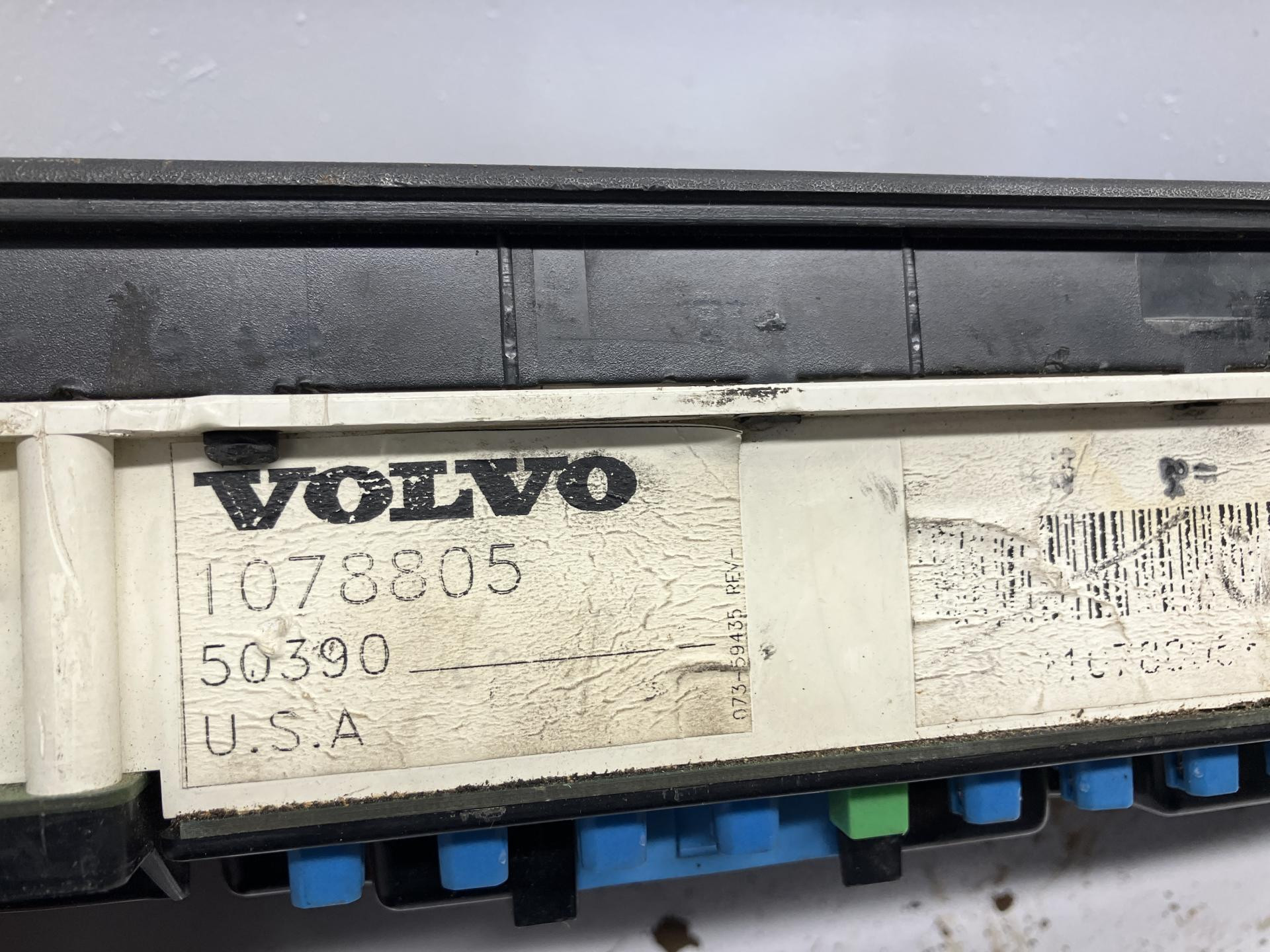 1078805 | Volvo VNL Speedometer Instrument Cluster for Sale