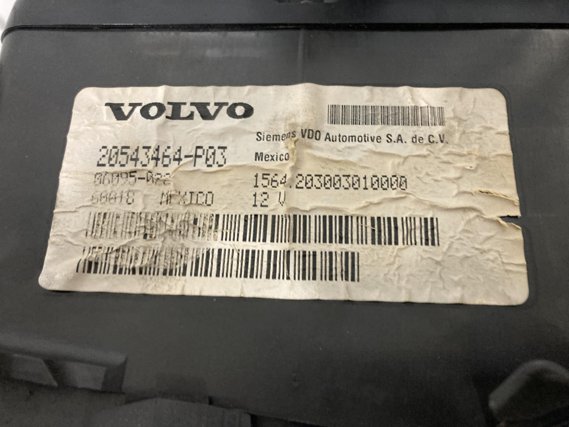 21014198-P01 | Volvo VAH Speedometer Instrument Cluster for Sale