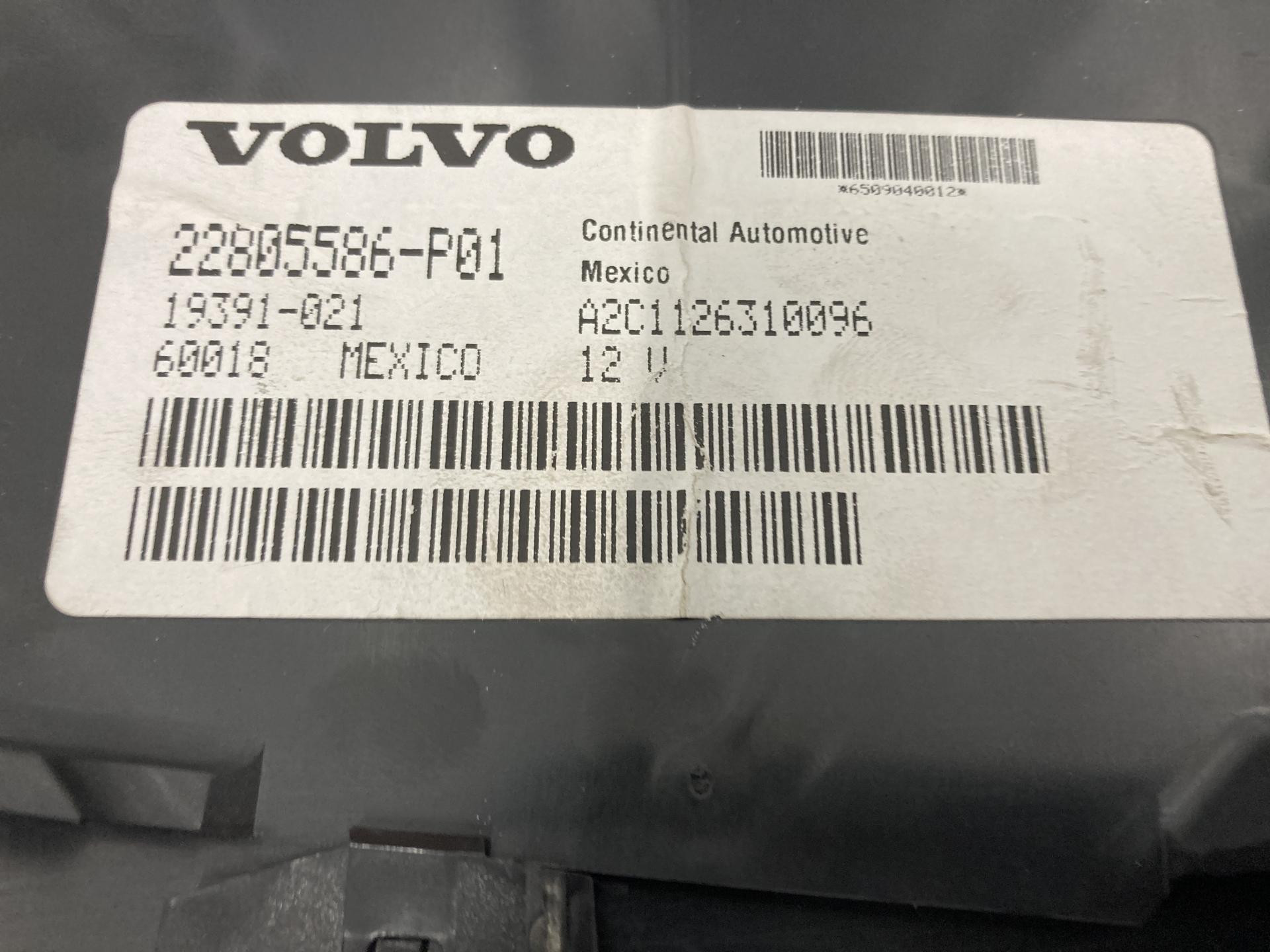 22805586-P01 | Volvo VNL Speedometer Instrument Cluster for Sale