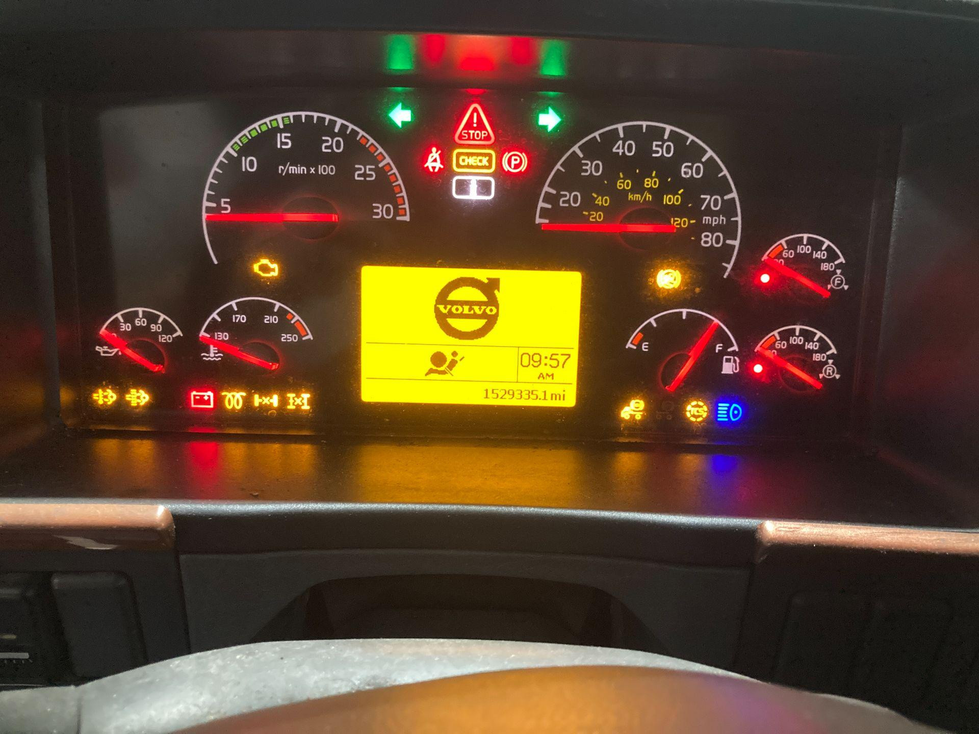 22805586-P01 | Volvo VNL Speedometer Instrument Cluster for Sale