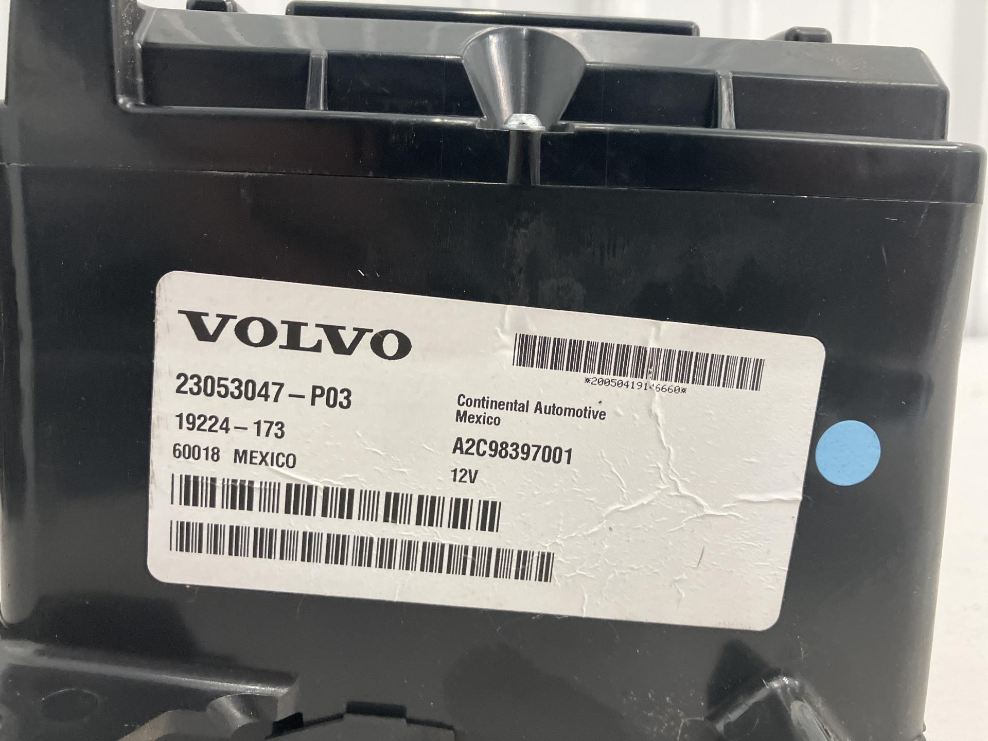 23053047-P03 | Volvo VNL Speedometer Instrument Cluster for Sale