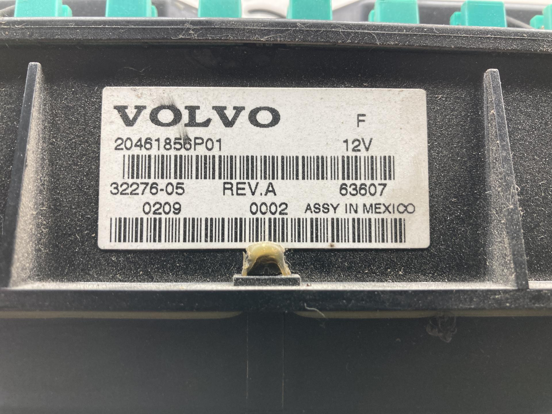 20461856P01 | Volvo VNL Speedometer Instrument Cluster for Sale