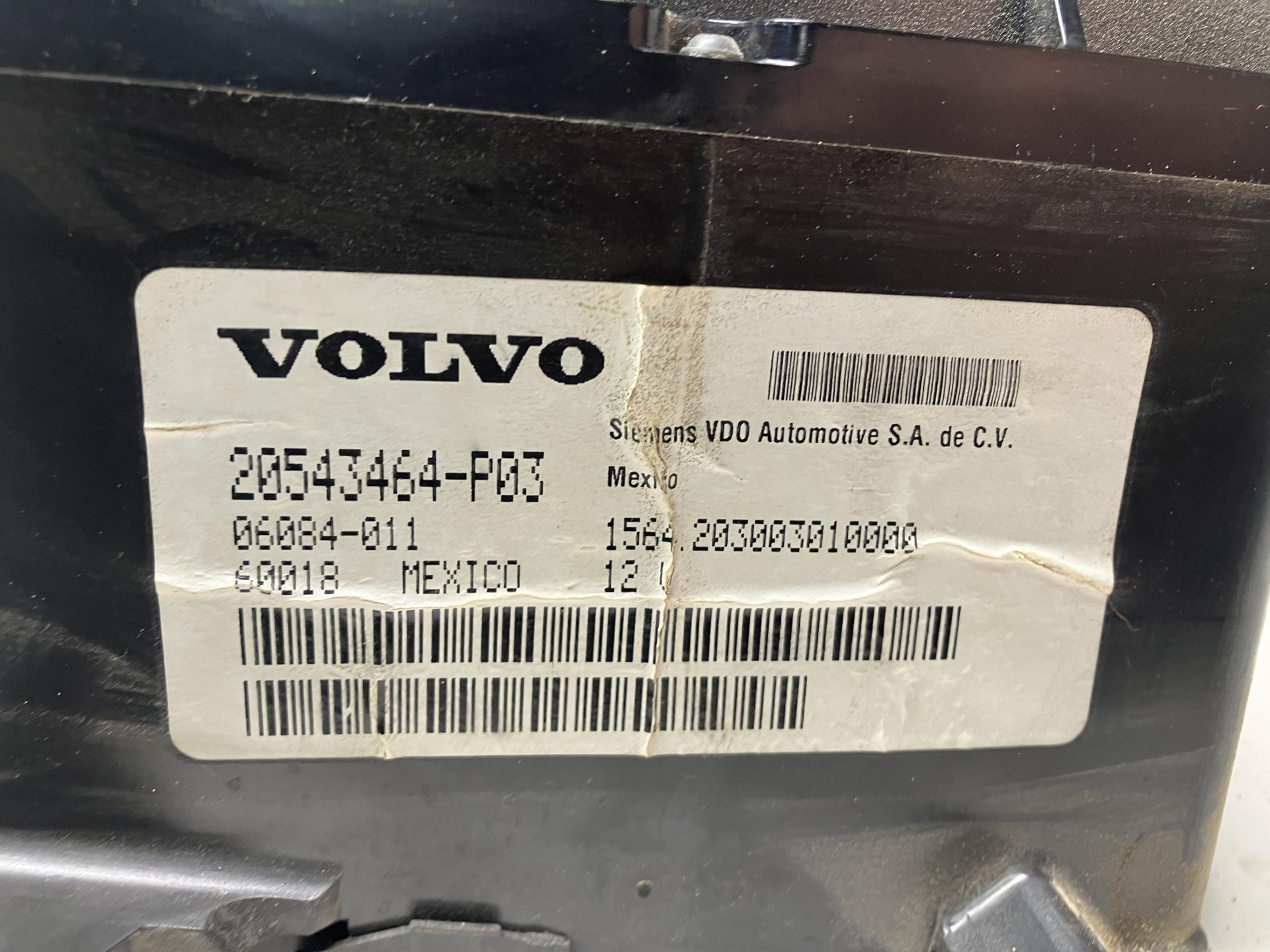 20543464P03 | Volvo VNL Speedometer Instrument Cluster for Sale