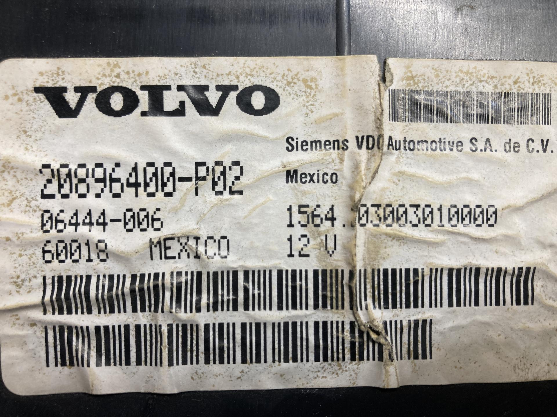 20896400-P02 | Volvo VT Speedometer Instrument Cluster for Sale