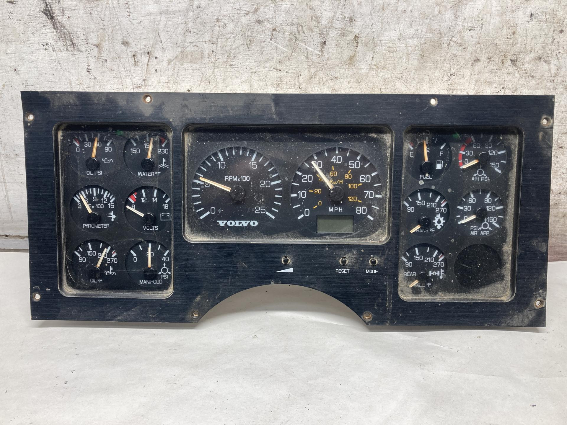 Volvo WG Speedometer Instrument Cluster for Sale