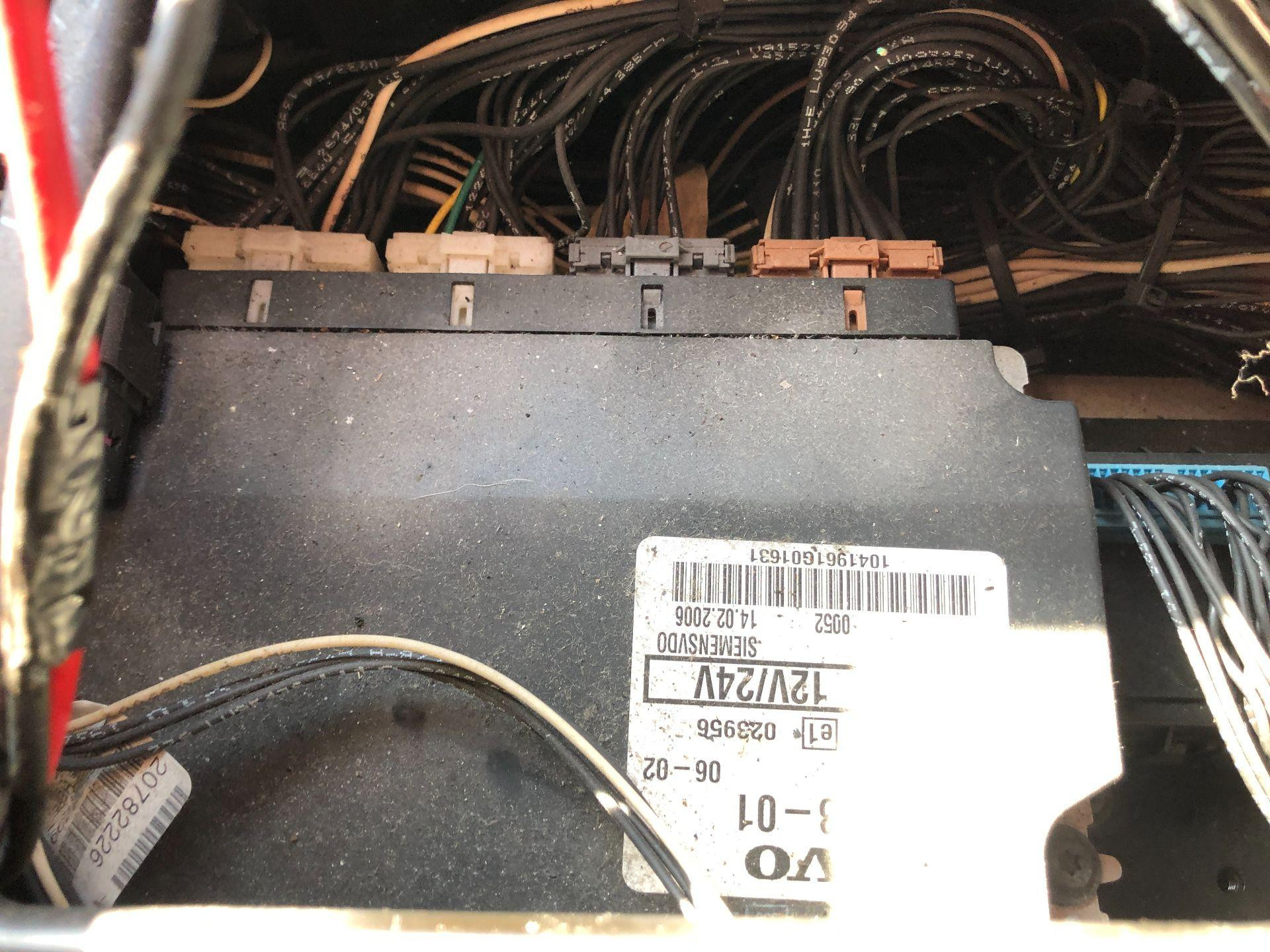 20744283-01 | Volvo VNL Light Control Module for Sale