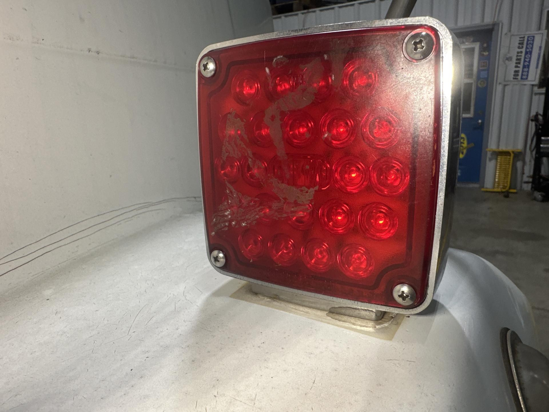 Freightliner FLC112 Parking Lamp for Sale