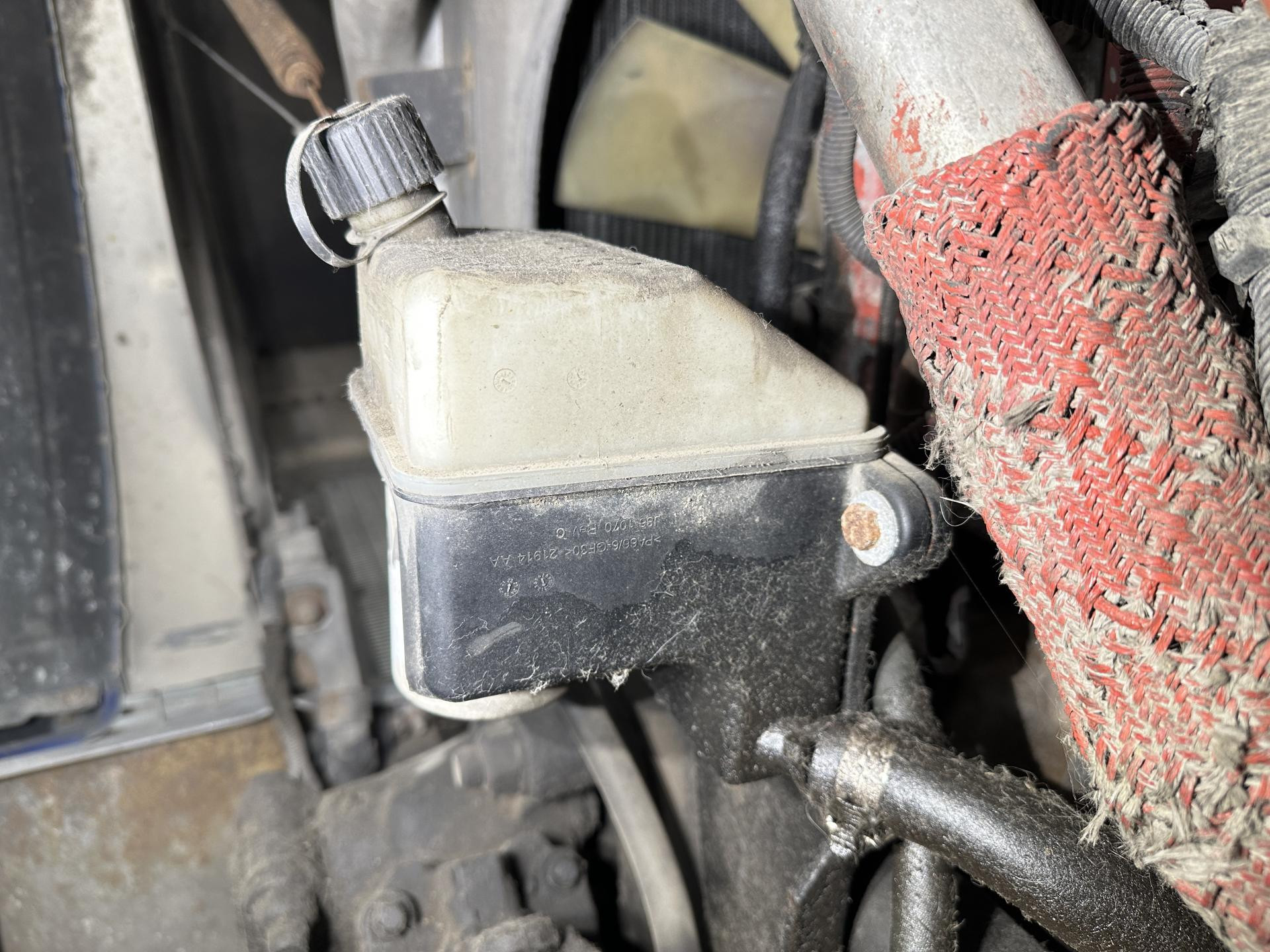 J86-1070 | Peterbilt 379 Power Steering Reservoir for Sale