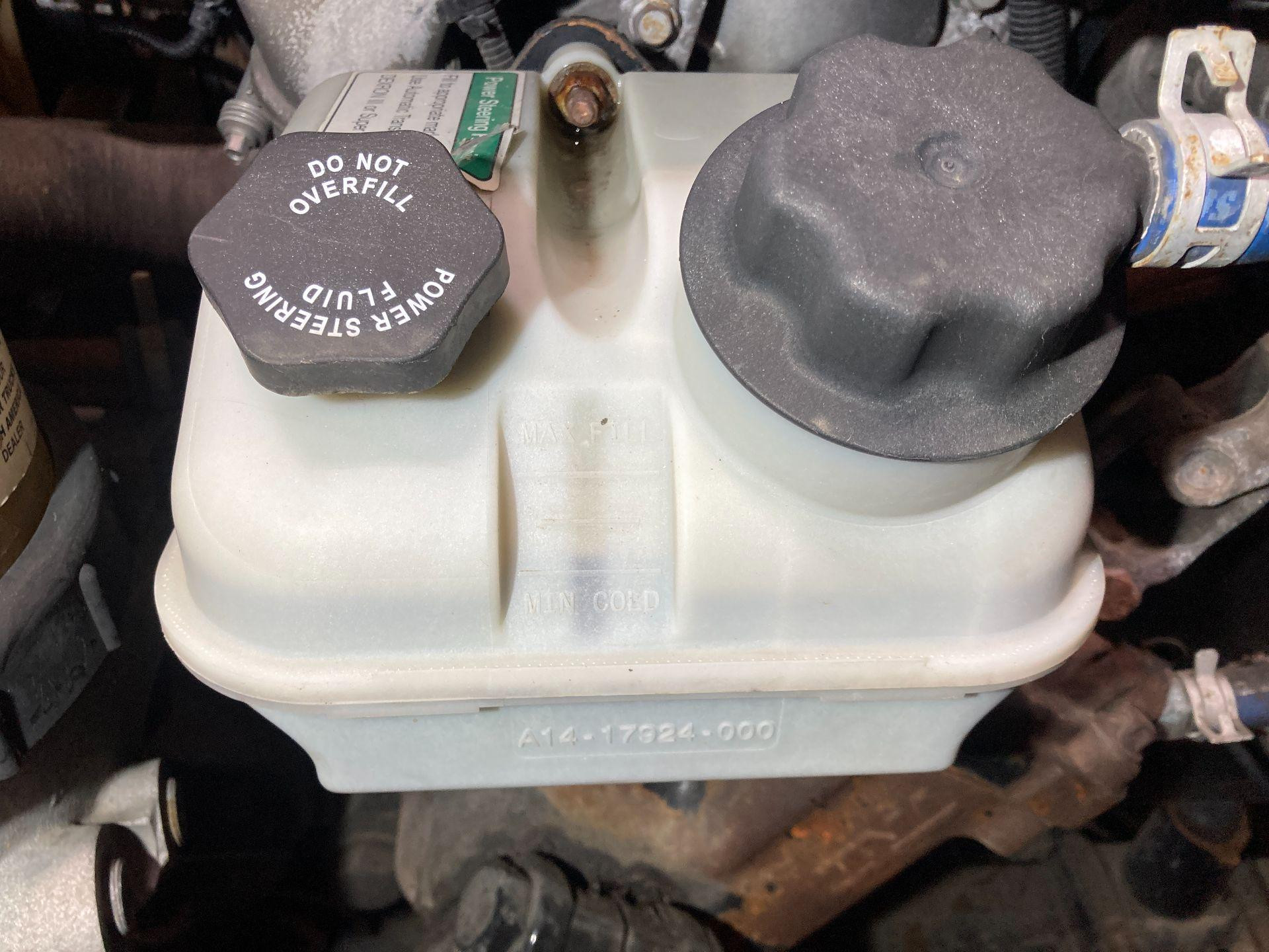 A14-17924-000 | Freightliner CASCADIA Power Steering Reservoir for Sale