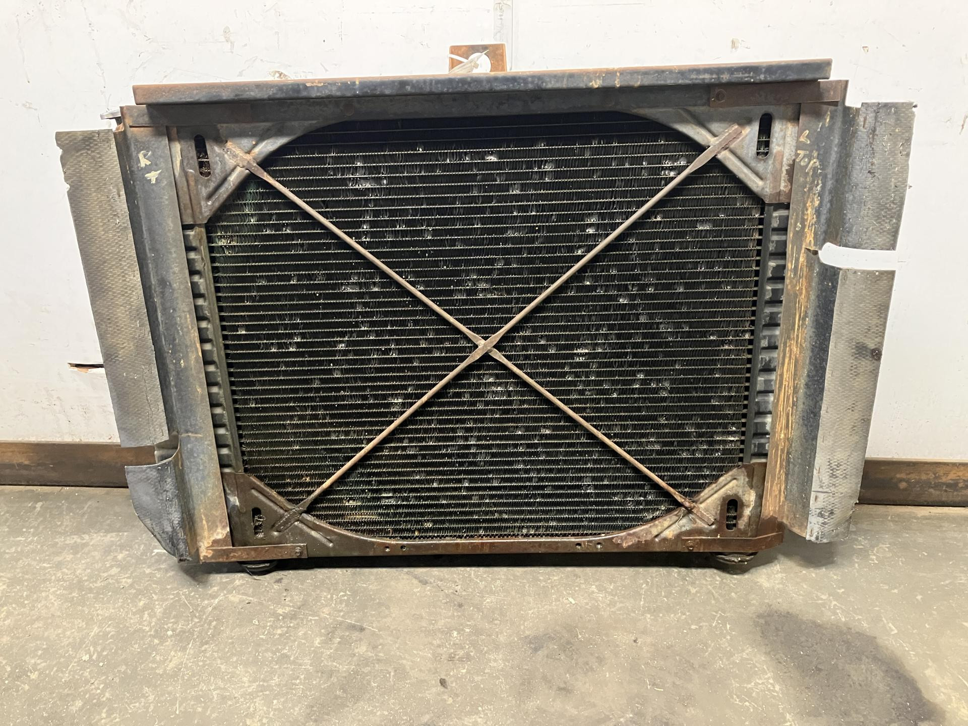 Ford L9000 Radiator for Sale
