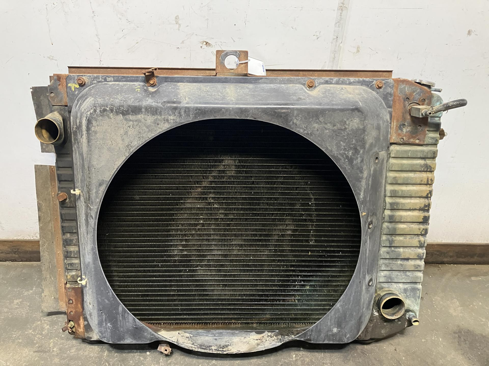 Ford L9000 Radiator for Sale