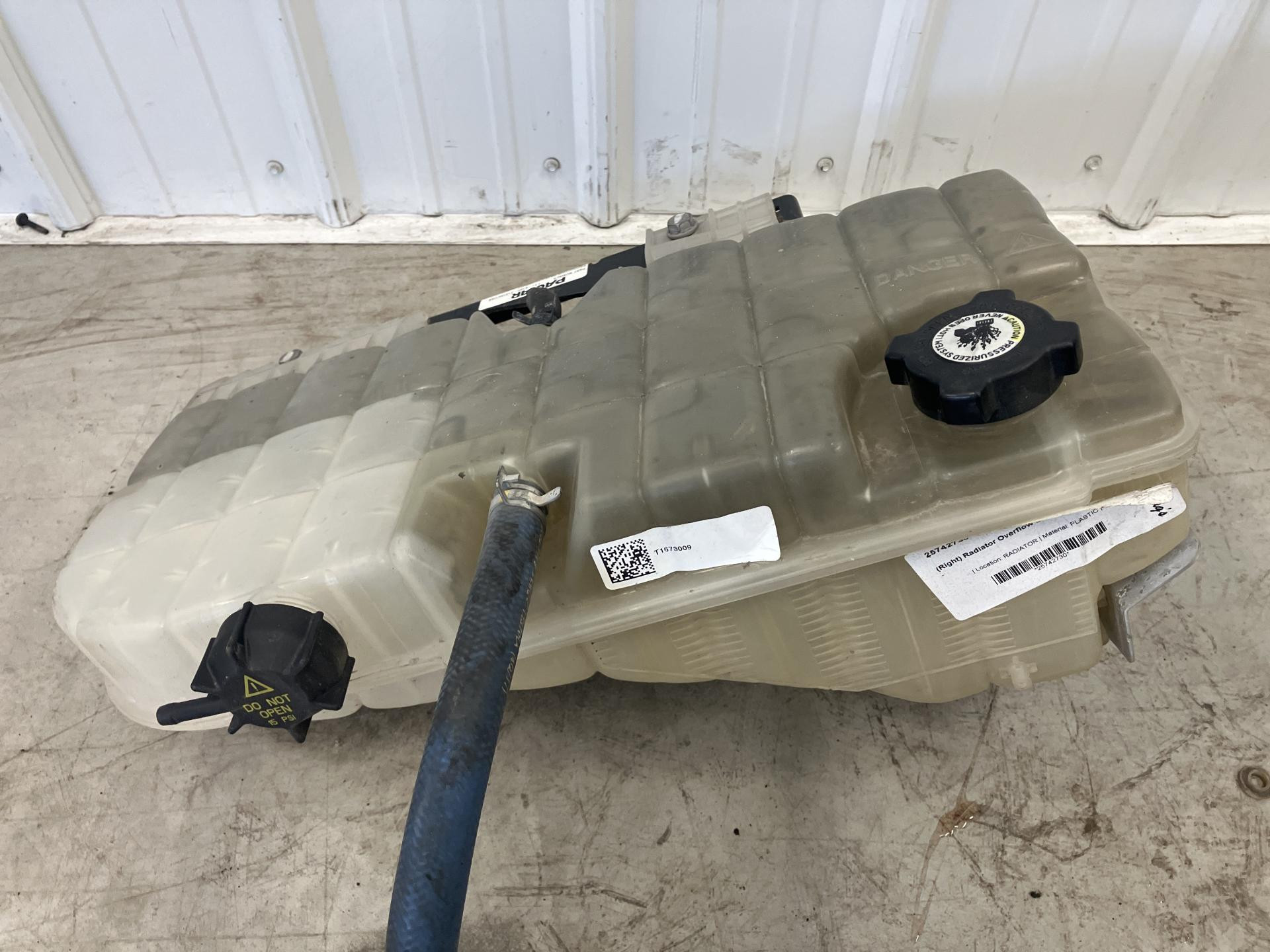 T1673009 | Peterbilt 367 Radiator Overflow Bottle for Sale