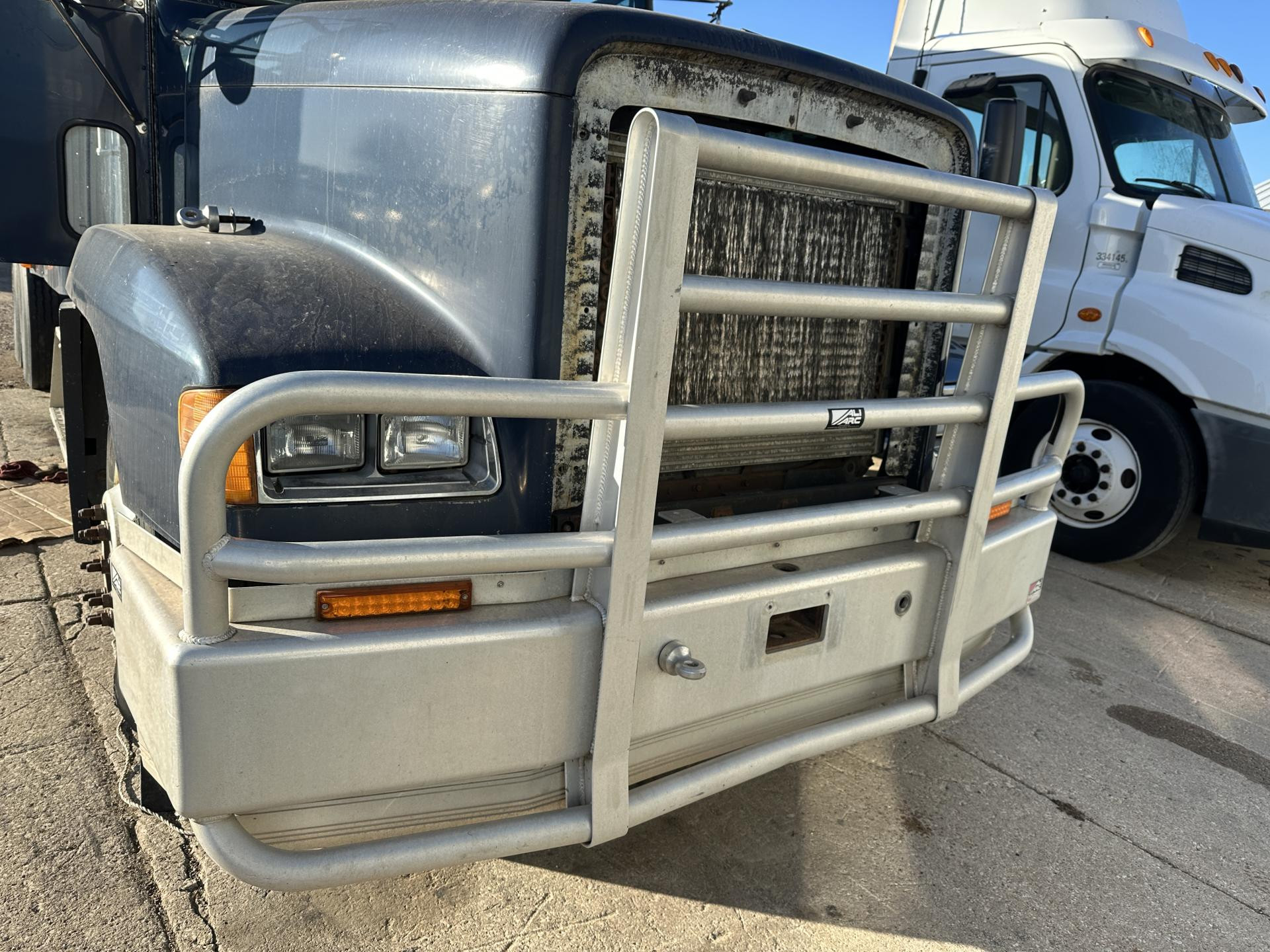 FLO21BNT0617 | Freightliner FLD120 Grille Guard for Sale