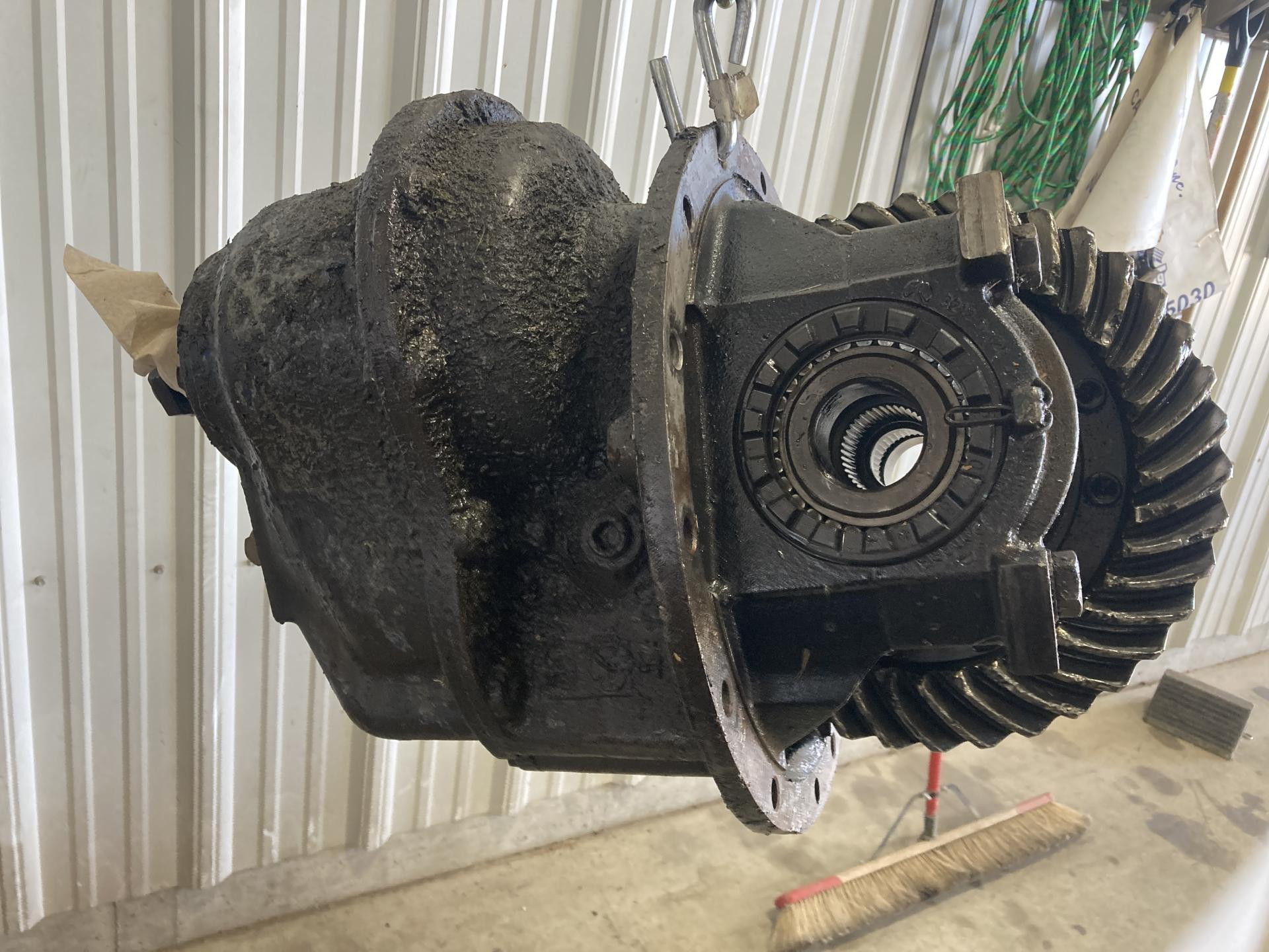 AVA87025323 | Meritor SQ100P Front Carrier | Differential Assembly for Sale