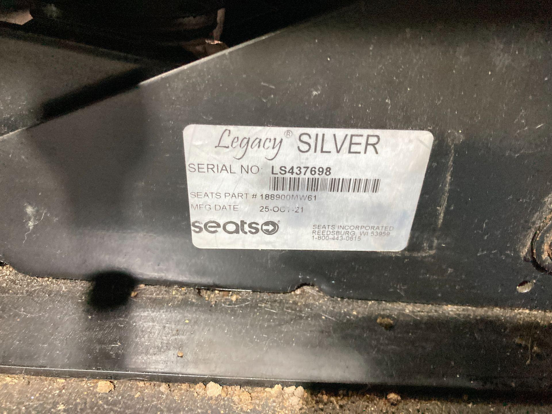 188900MW61 | Peterbilt 579 Air Ride Seat for Sale