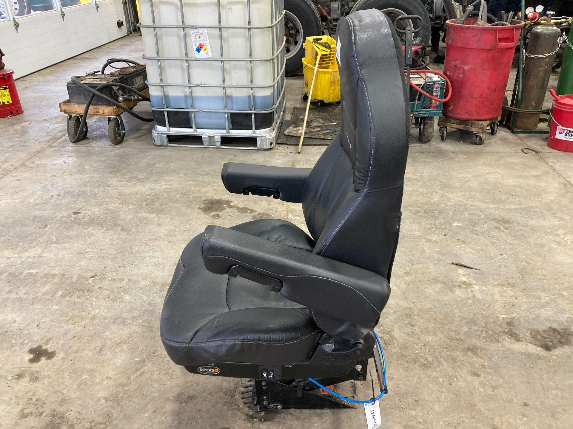 188900MW61 | Freightliner CASCADIA Air Ride Seat for Sale