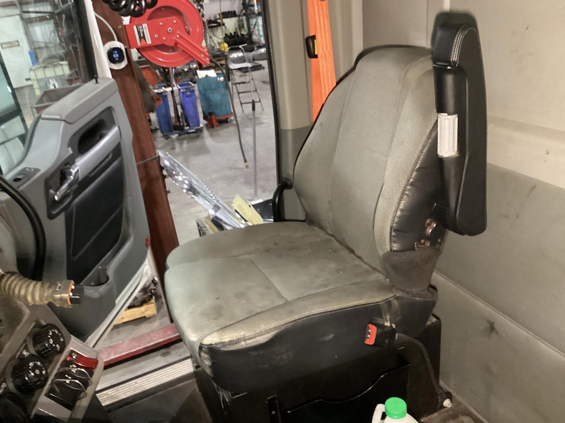 Kenworth T880 Seat for Sale