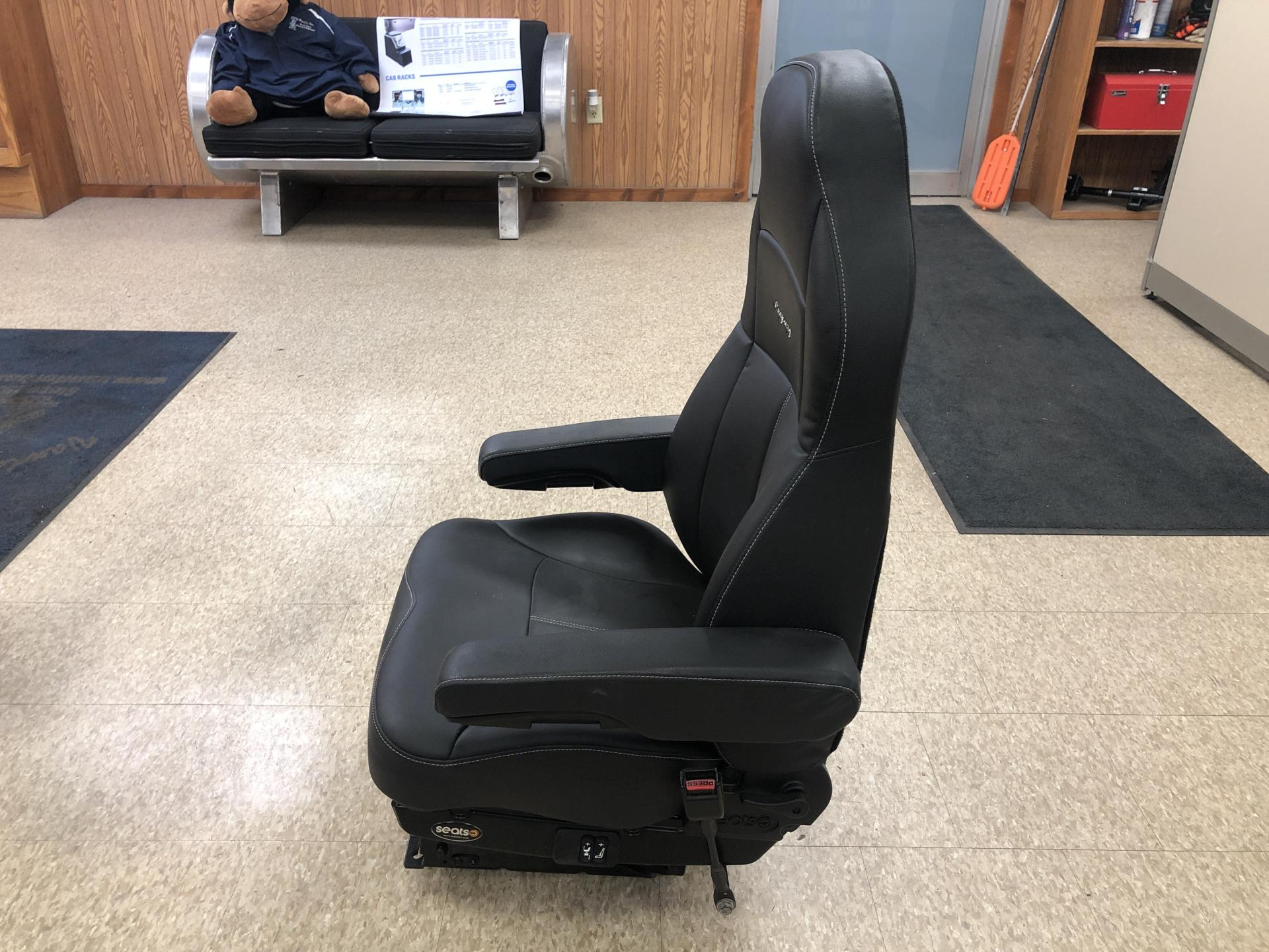 188900MW61 | Kenworth W900L Air Ride Seat for Sale
