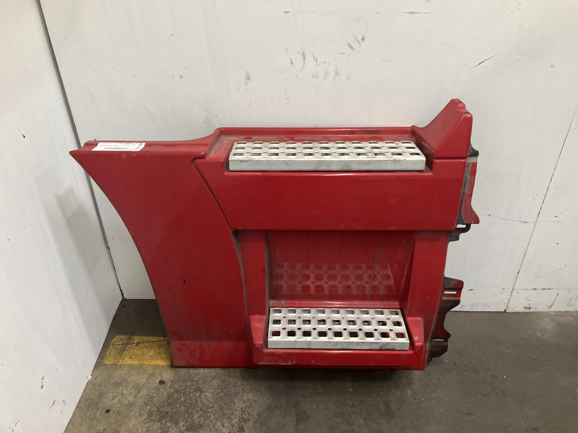 21082875 | Volvo VNL Skirt for Sale