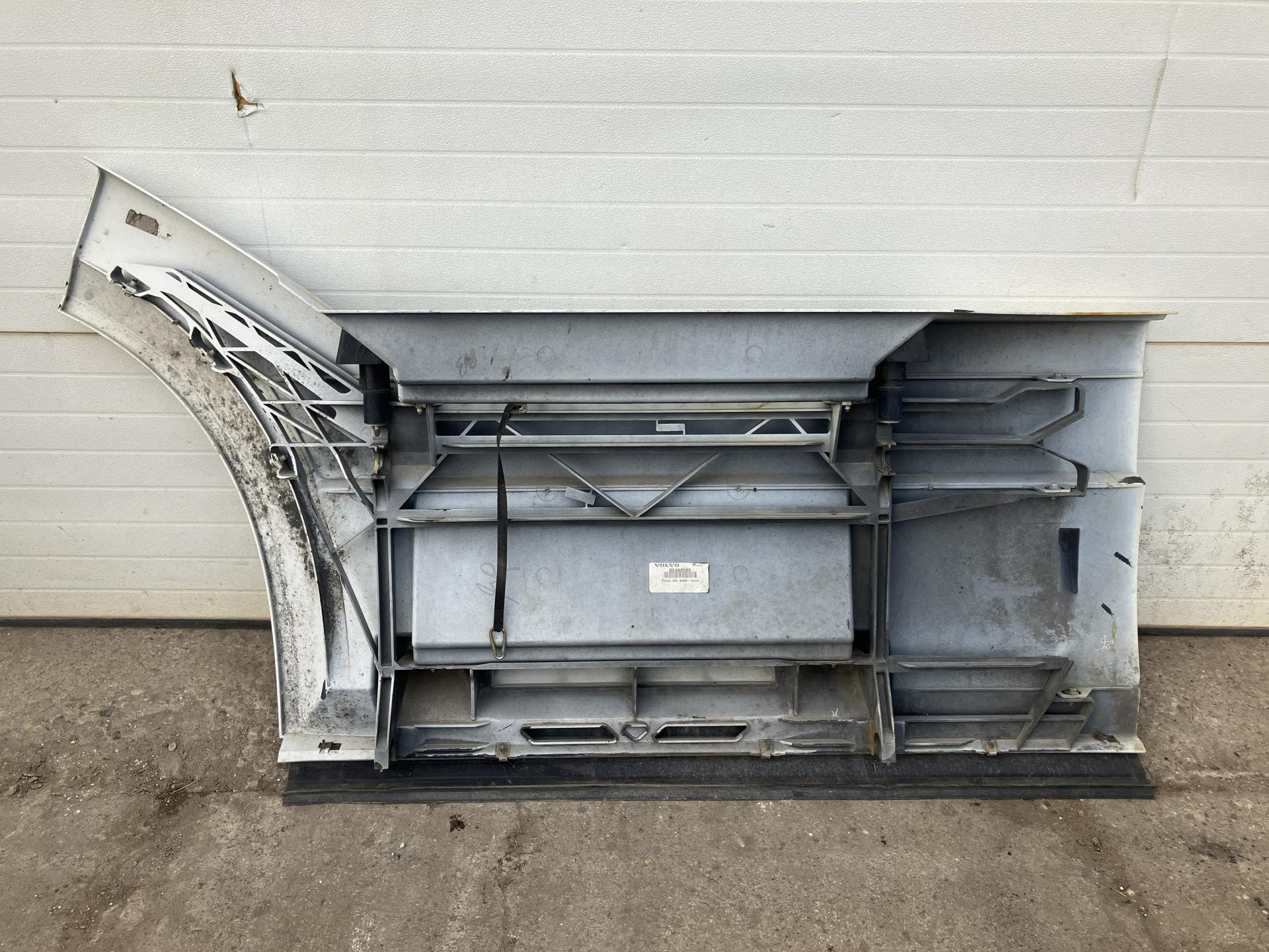 82488585 | Volvo VNL Skirt for Sale