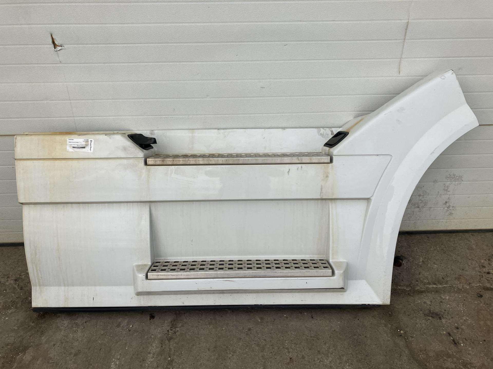 82488585 | Volvo VNL Skirt for Sale