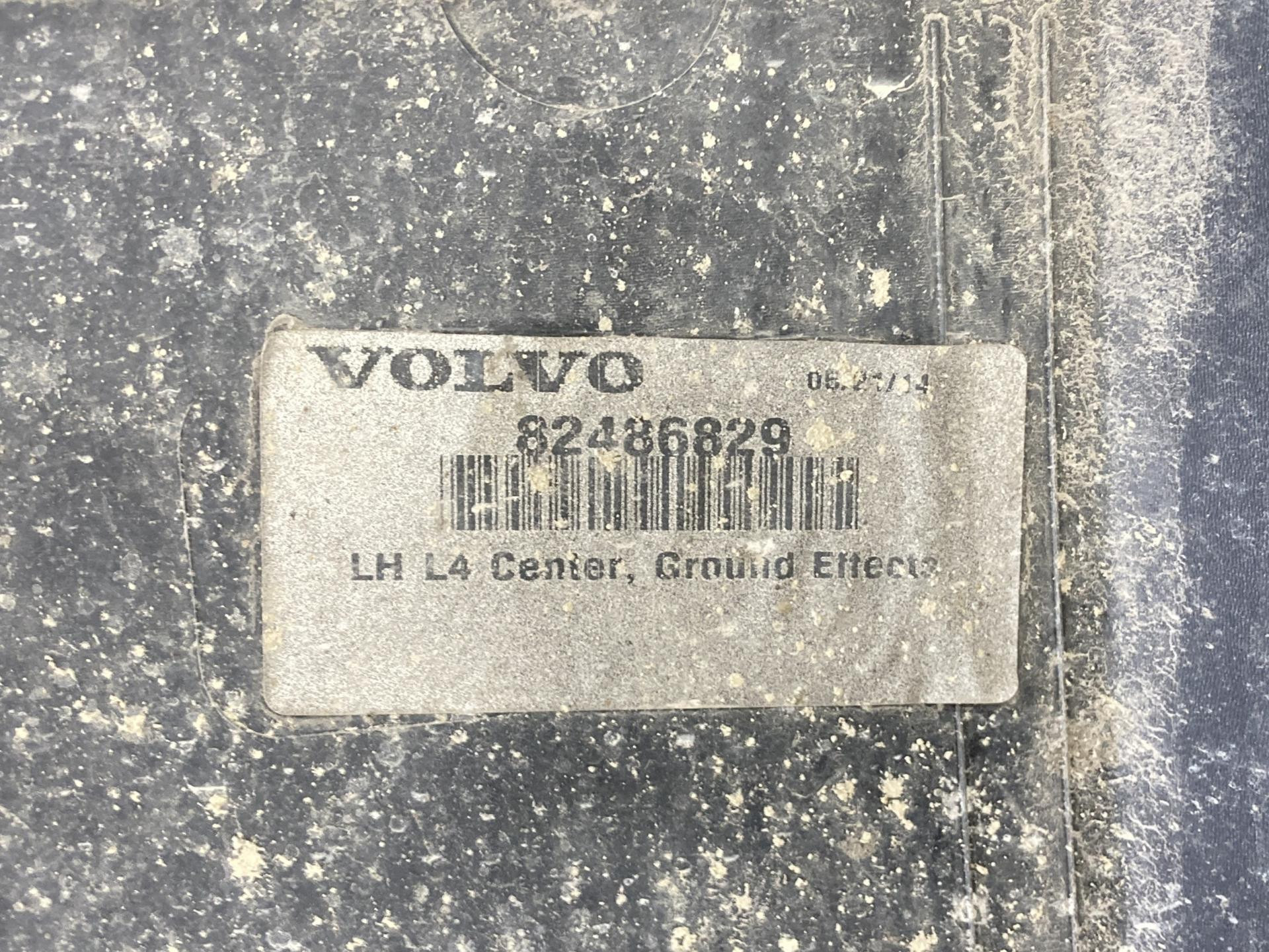 82486829 | Volvo VNL Skirt for Sale