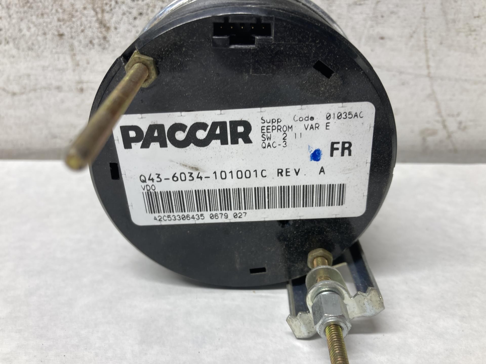 Q43-6034-101001C | Peterbilt 387 Speedometer for Sale