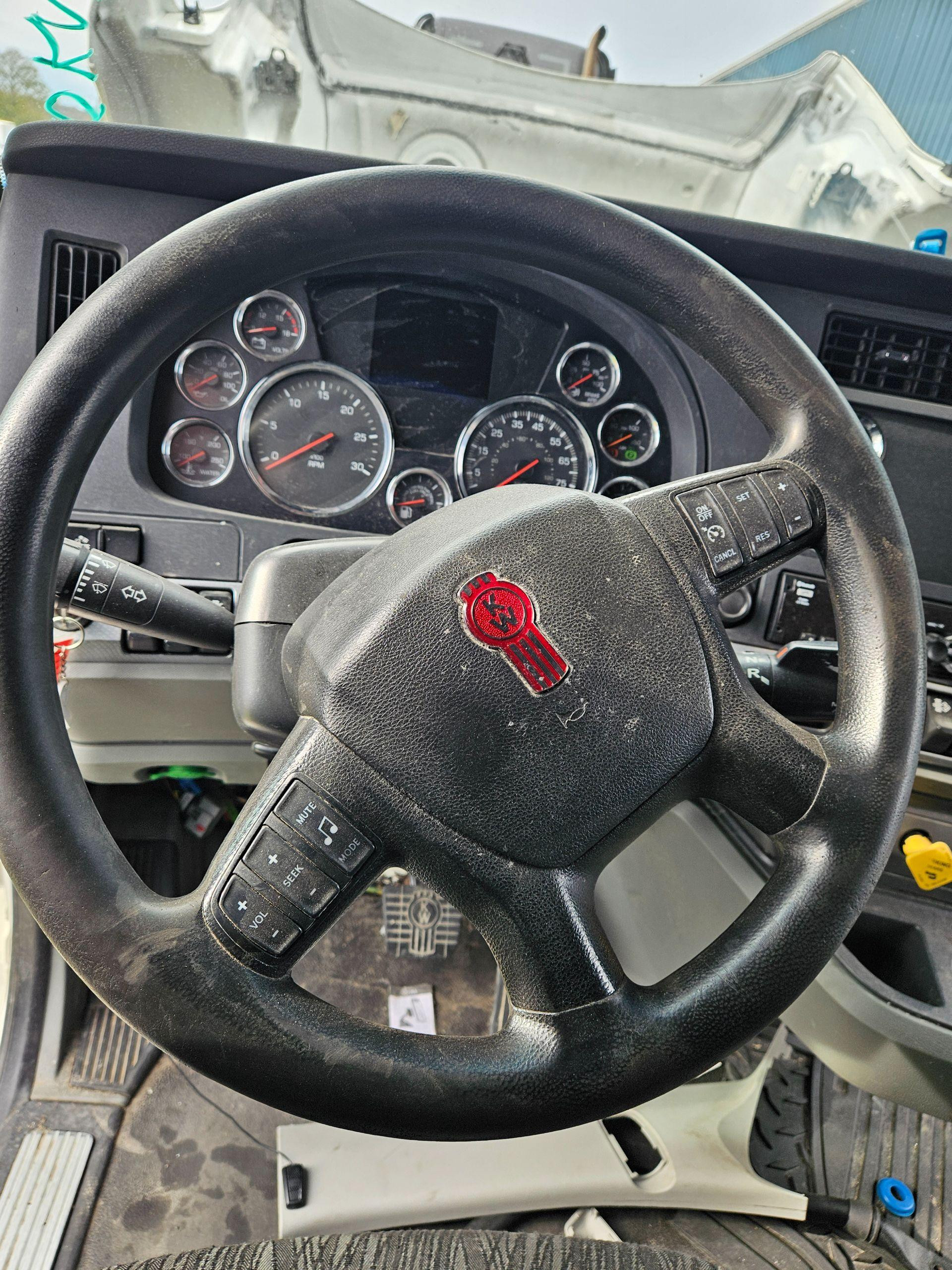Kenworth T680 Steering Wheel for Sale