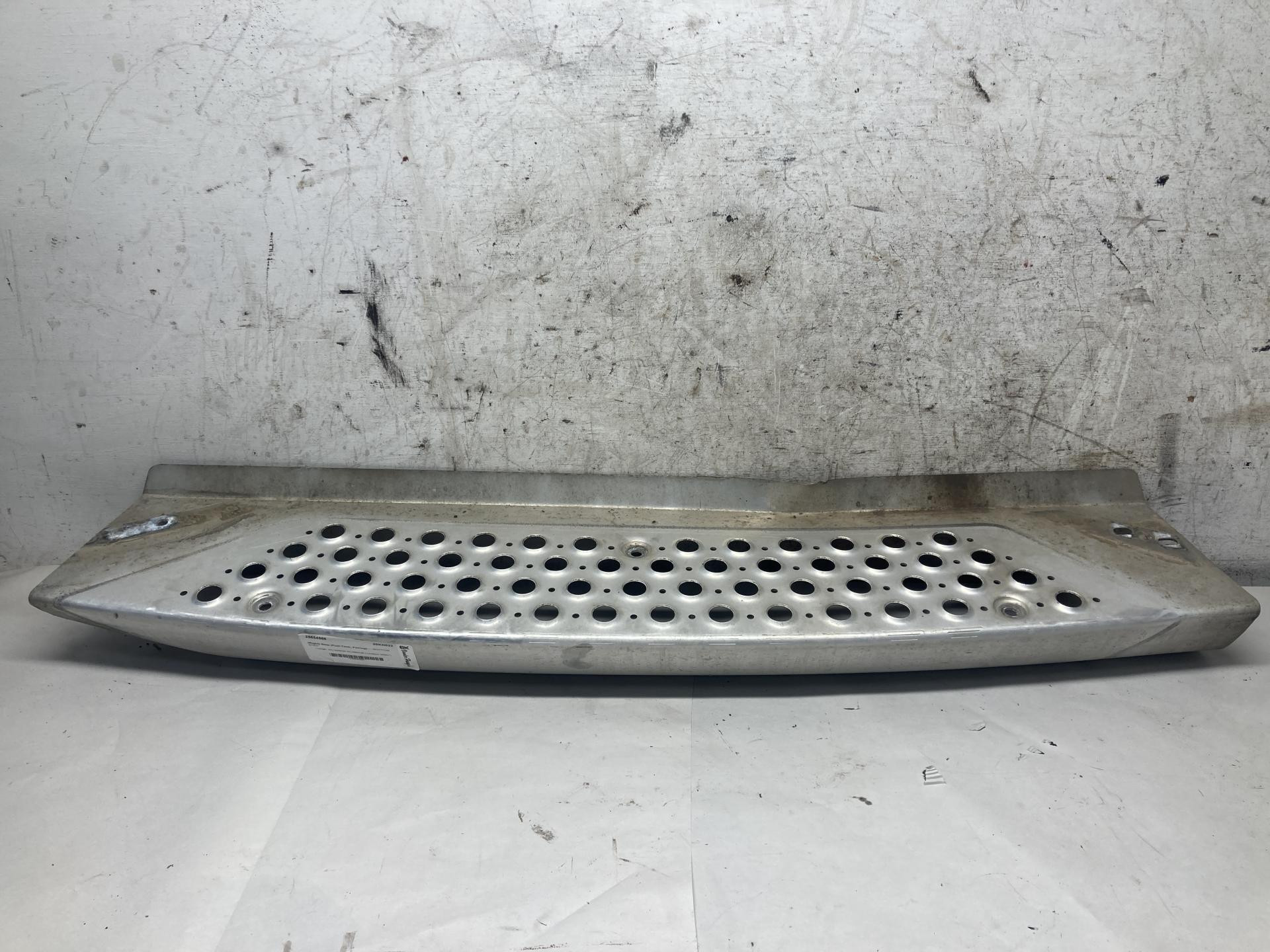 A82-1091-100 | Kenworth T680 Step (Frame, Fuel Tank, Faring) for Sale