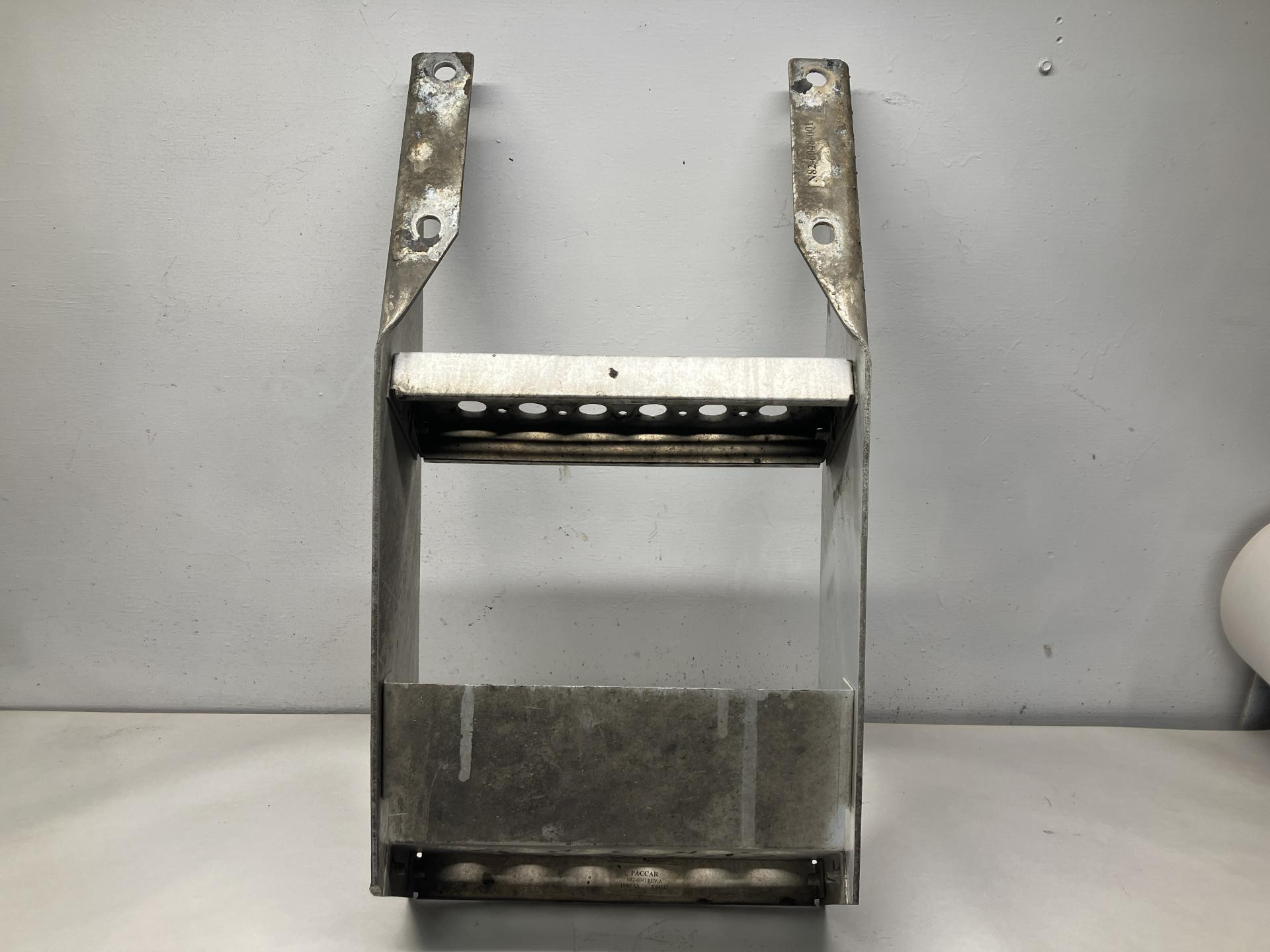 N82-6047 | Kenworth T680 Step (Frame, Fuel Tank, Faring) for Sale