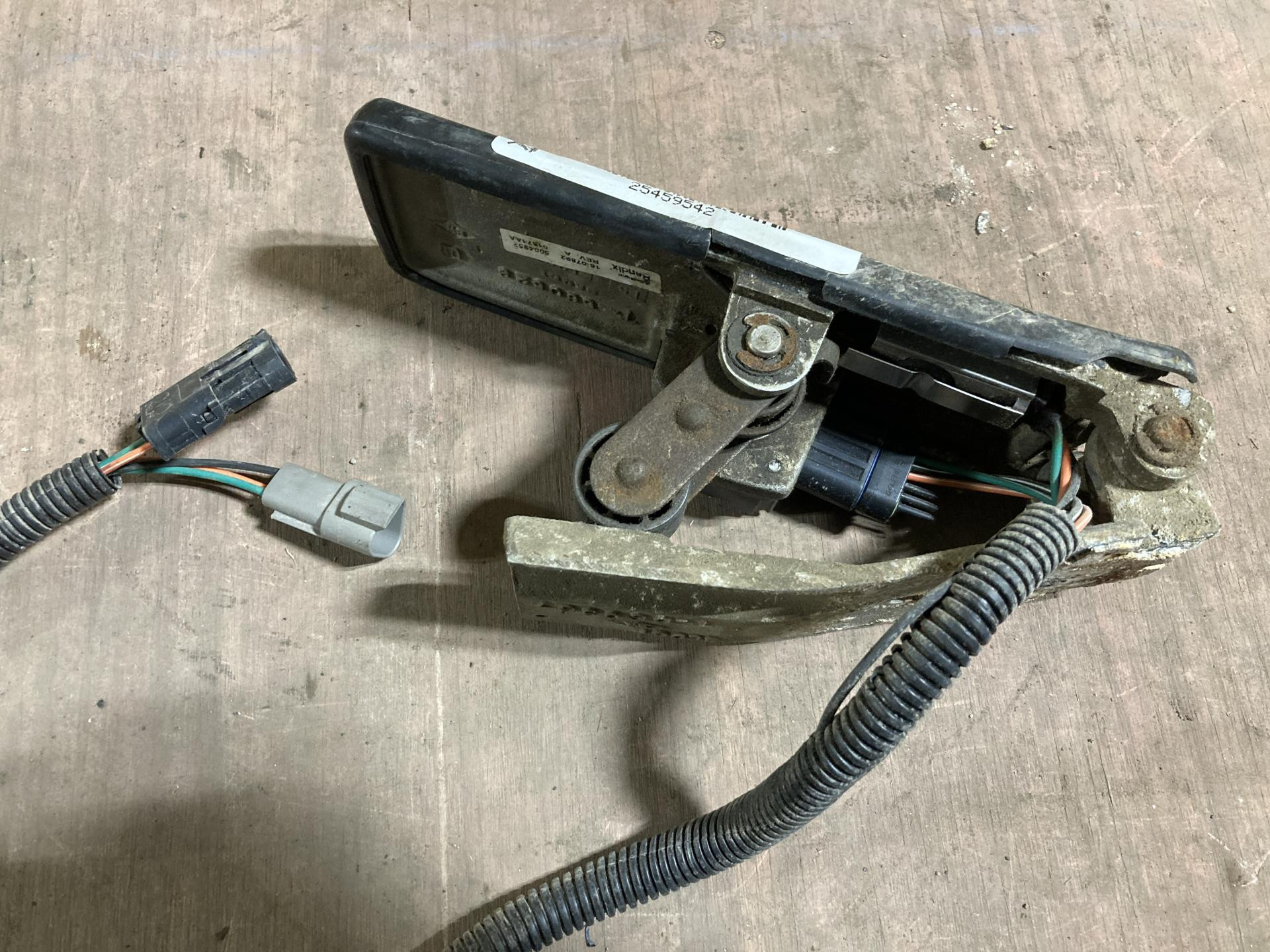 16-07882 | Peterbilt 357 Foot Control Pedal for Sale